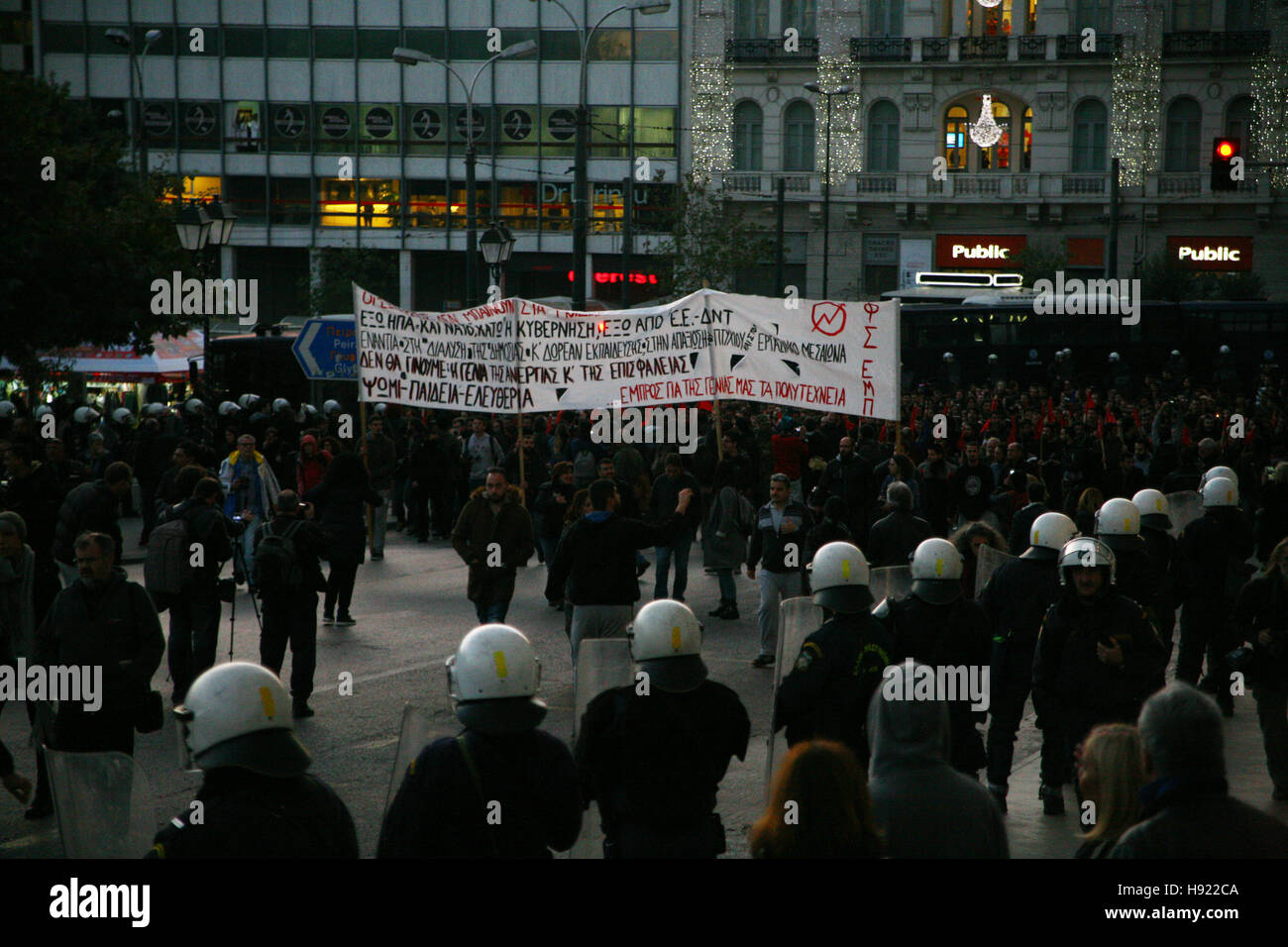 Greece. 17th Nov, 2016. Greeks demonstrate in Athens remembering the ...