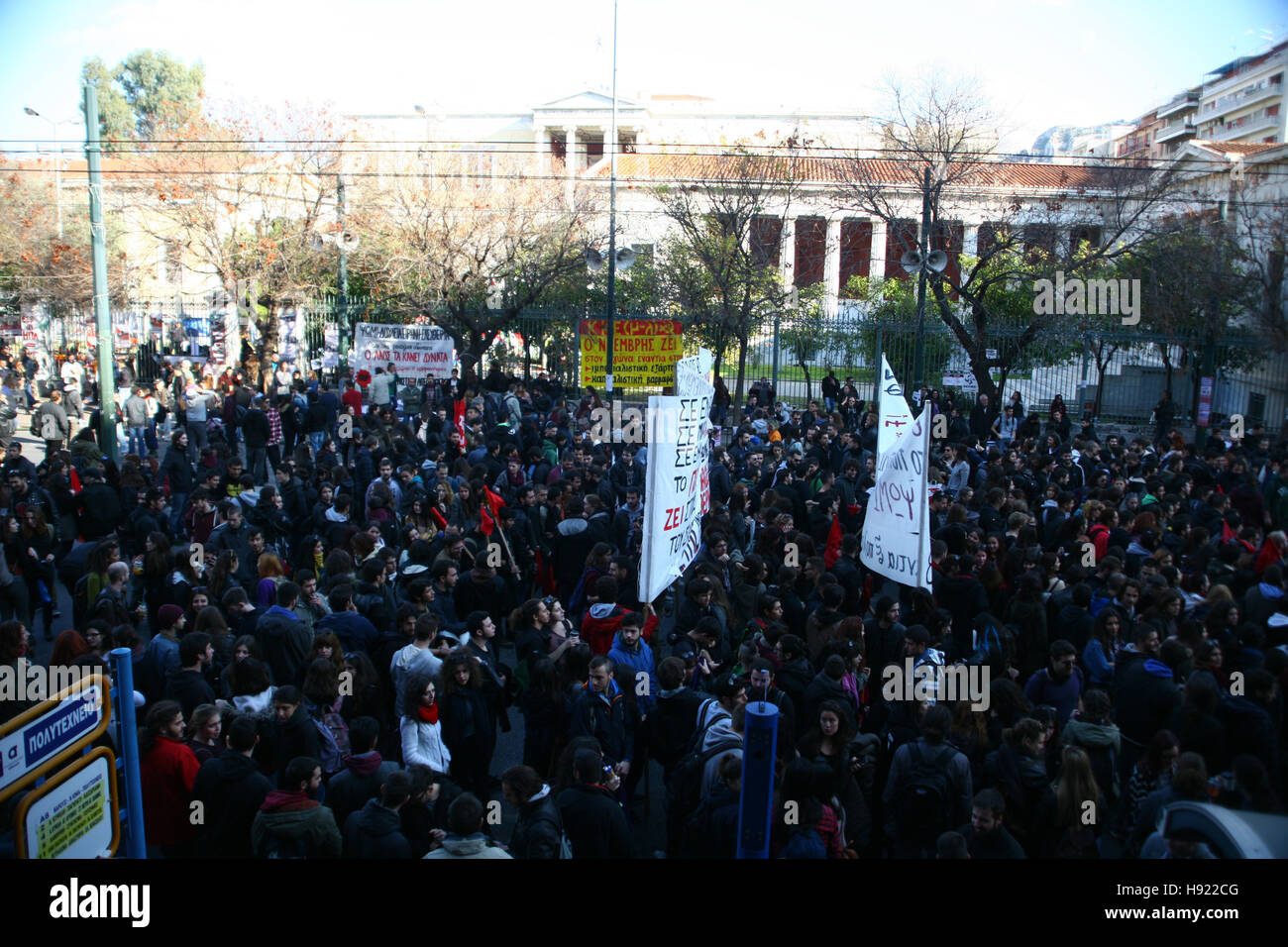 Greece. 17th Nov, 2016. Greeks demonstrate in Athens remembering the ...
