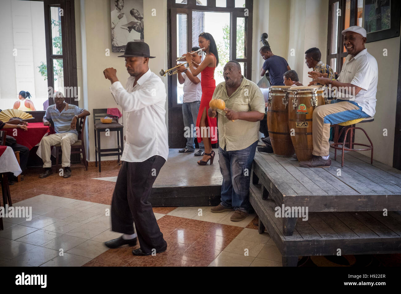 Cuba salsa dance hi-res stock photography and images - Alamy