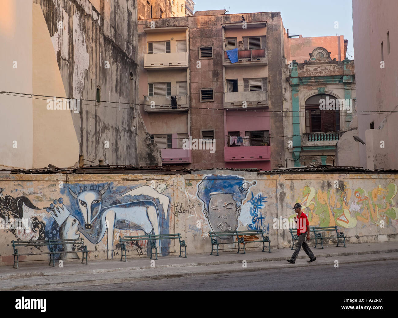 Cuban art scene hi-res stock photography and images - Alamy