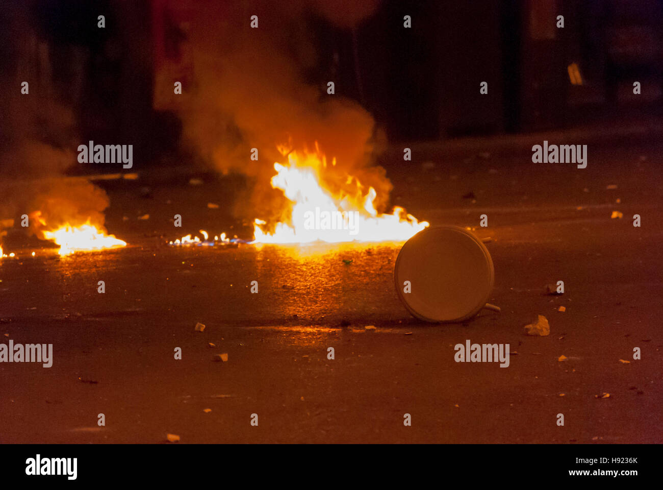 Athens, Greece. 17th Nov, 2016. Night riots after the annual ...