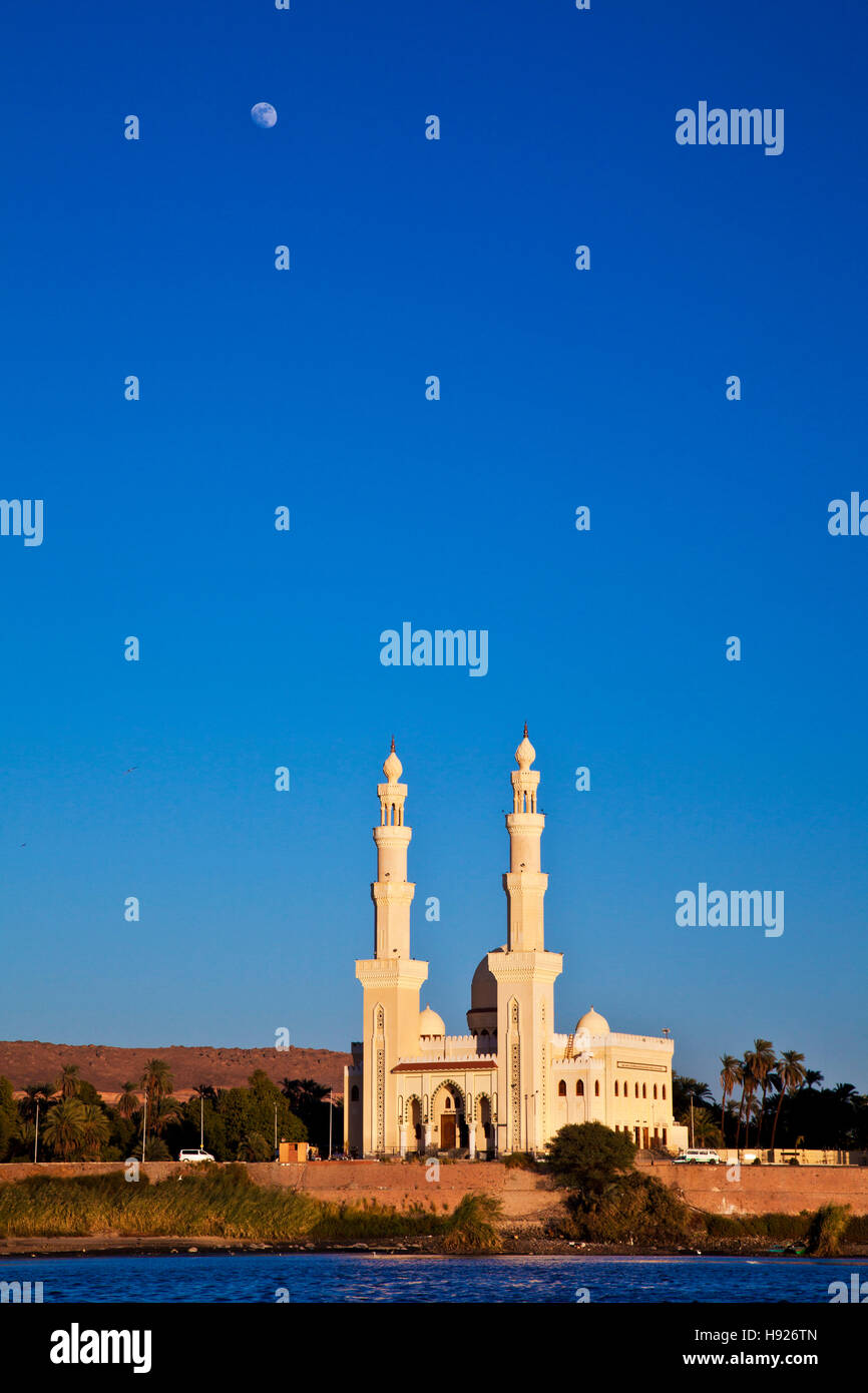 Mosque along the nile hi-res stock photography and images - Alamy