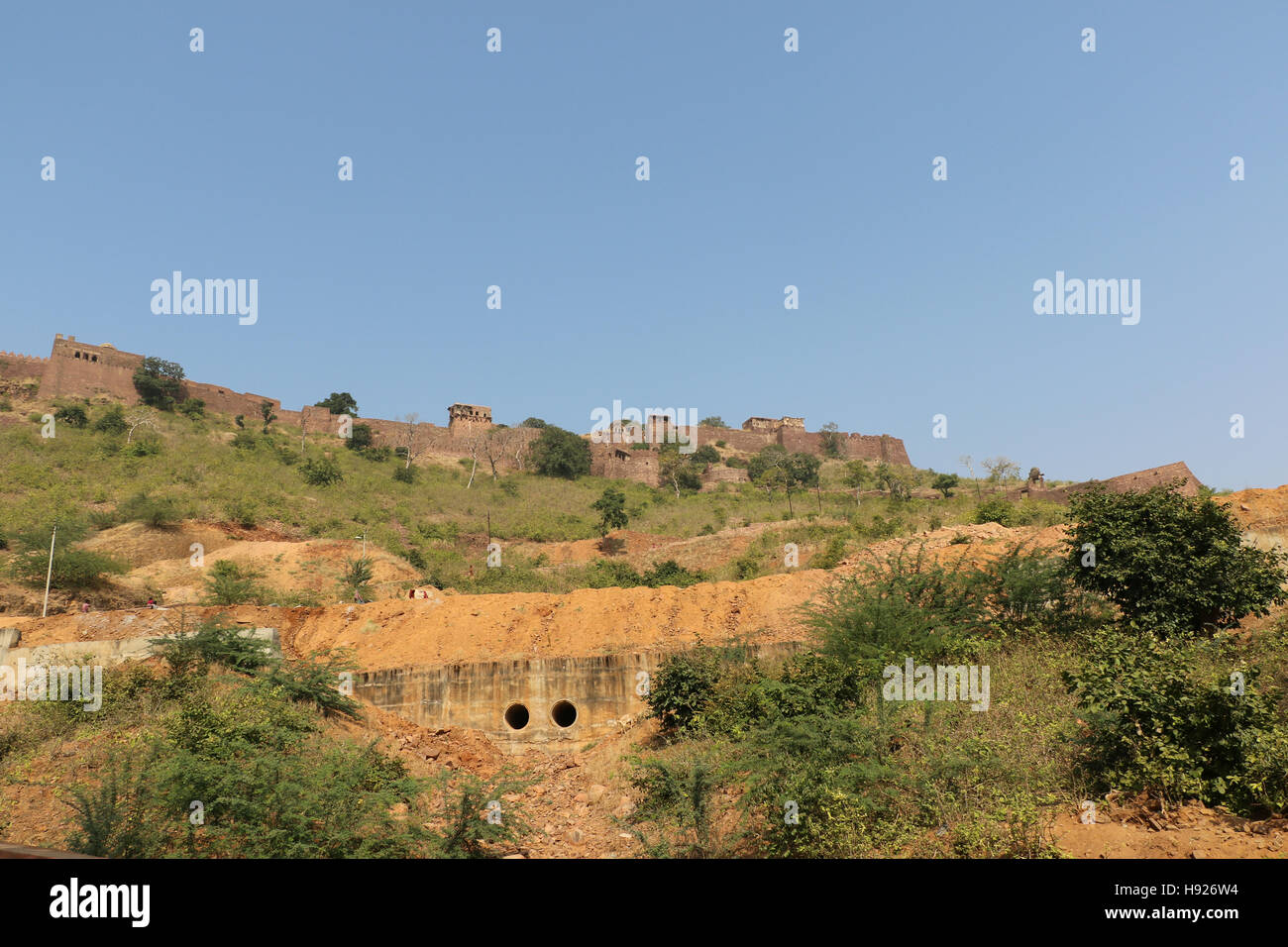 Ruins of thousand years old Narwar Fort Stock Photo - Alamy