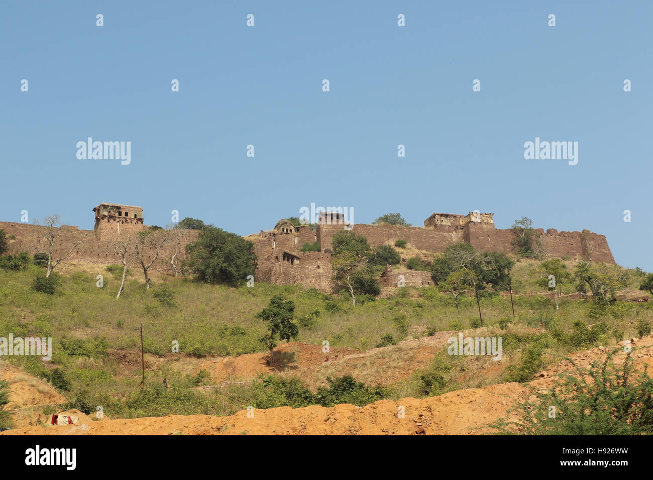 Ruins of thousand years old Narwar Fort Stock Photo - Alamy