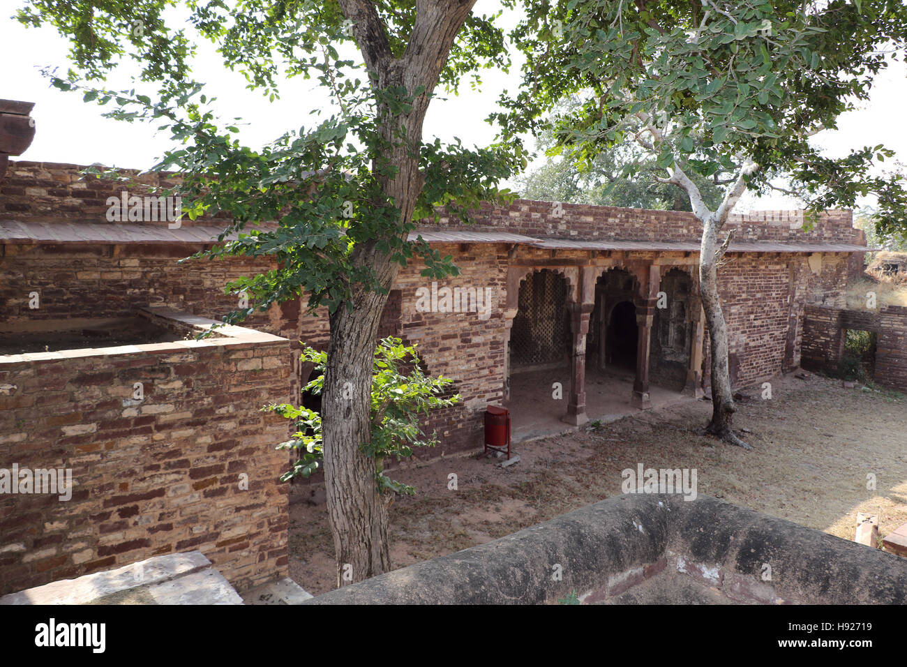 Ruins of thousand years old Narwar Fort Stock Photo - Alamy
