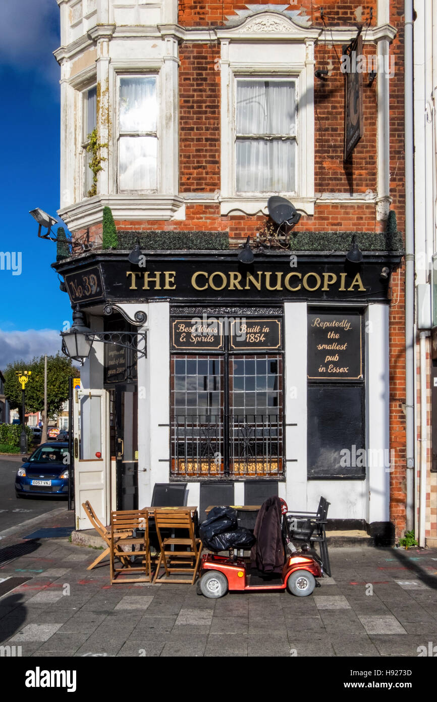 Typical English Pub Exterior High Resolution Stock Photography and ...