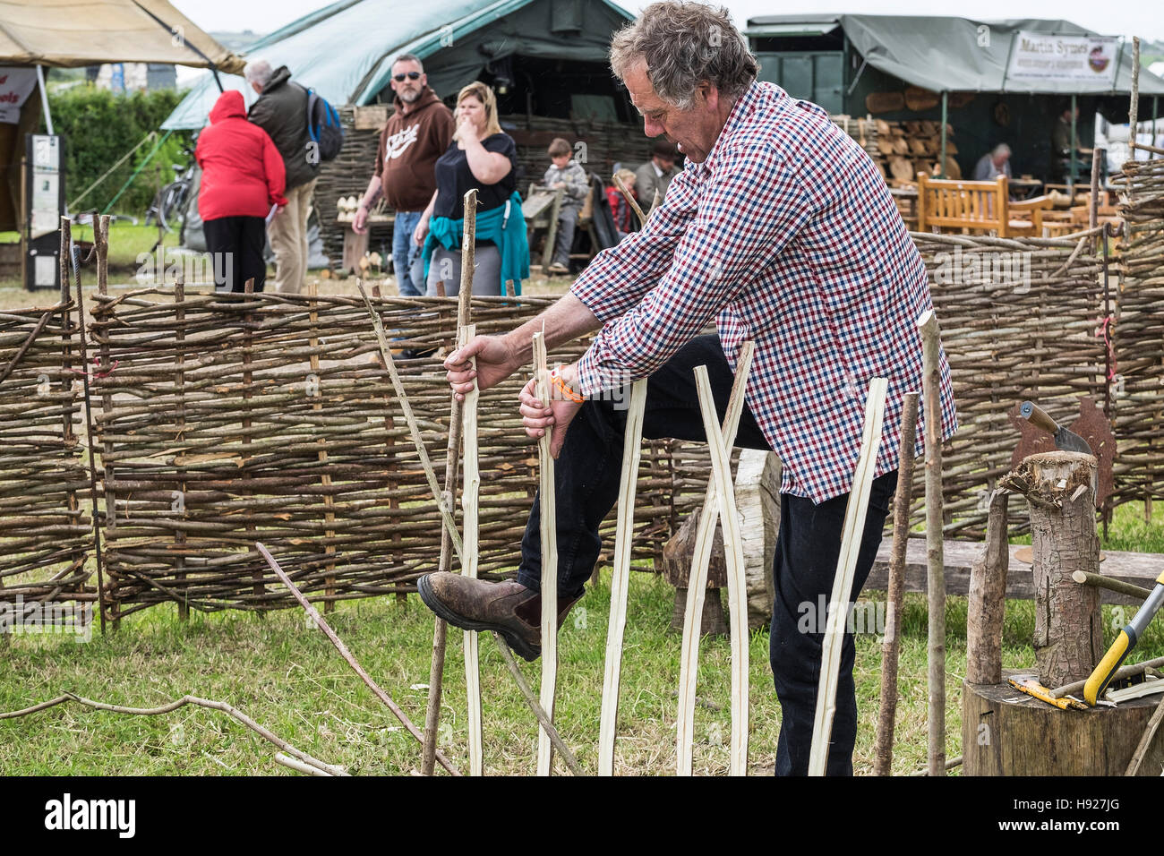 Hurdle Making Stock Photos & Hurdle Making Stock Images - Alamy