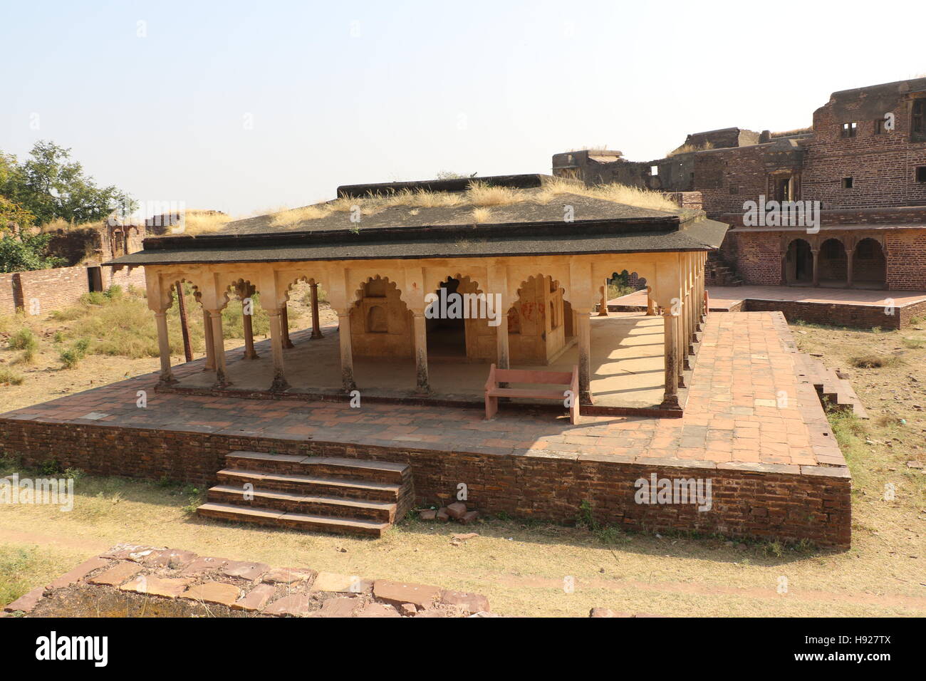 Ruins of thousand years old Narwar Fort Stock Photo - Alamy