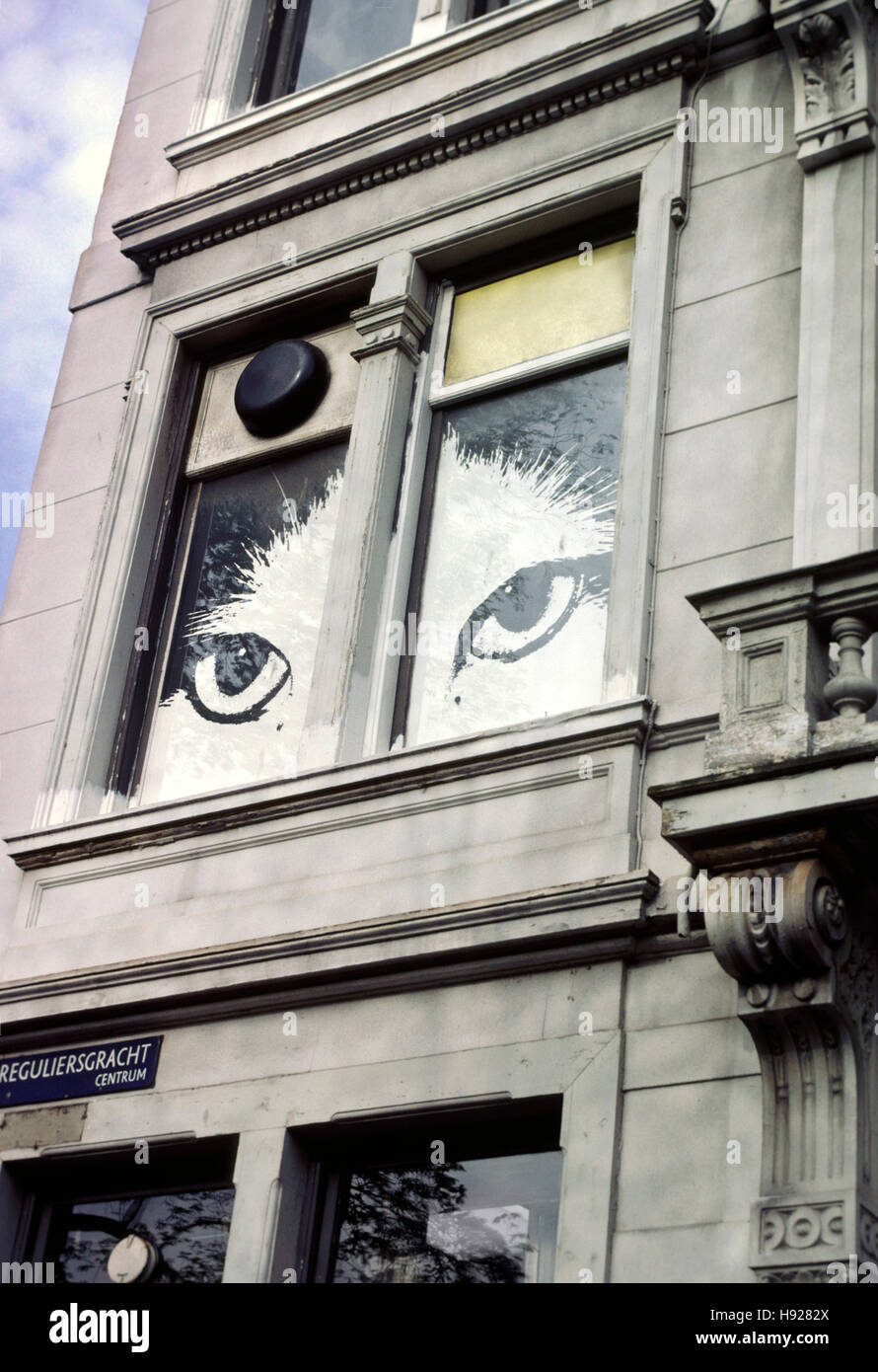 A shop window in the shopping district of Amsterdam Stock Photo - Alamy
