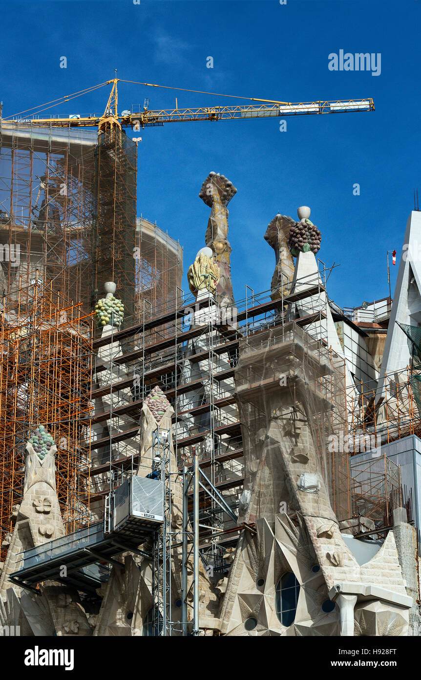 Exterior construction of Basilica Sagrada Familia Stock Photo - Alamy