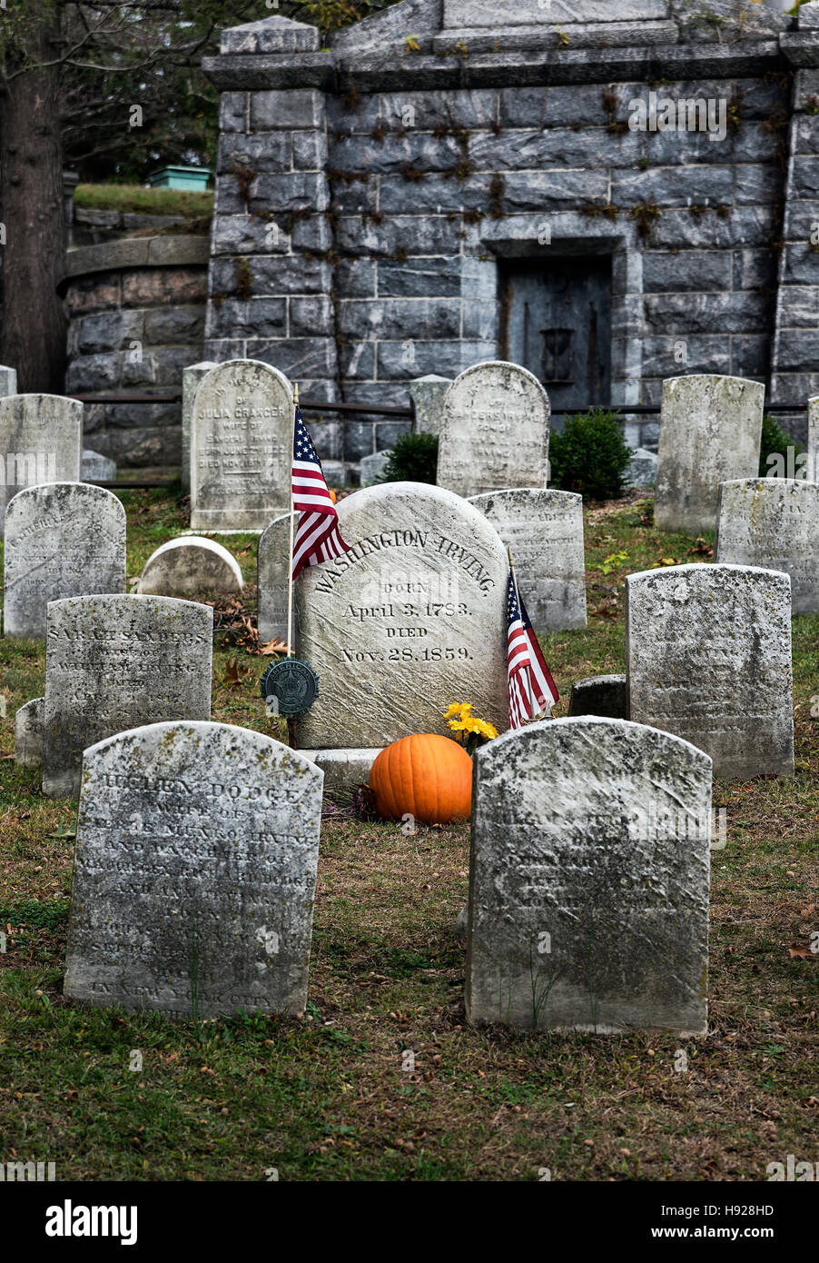 Burial hollow hi-res stock photography and images - Alamy