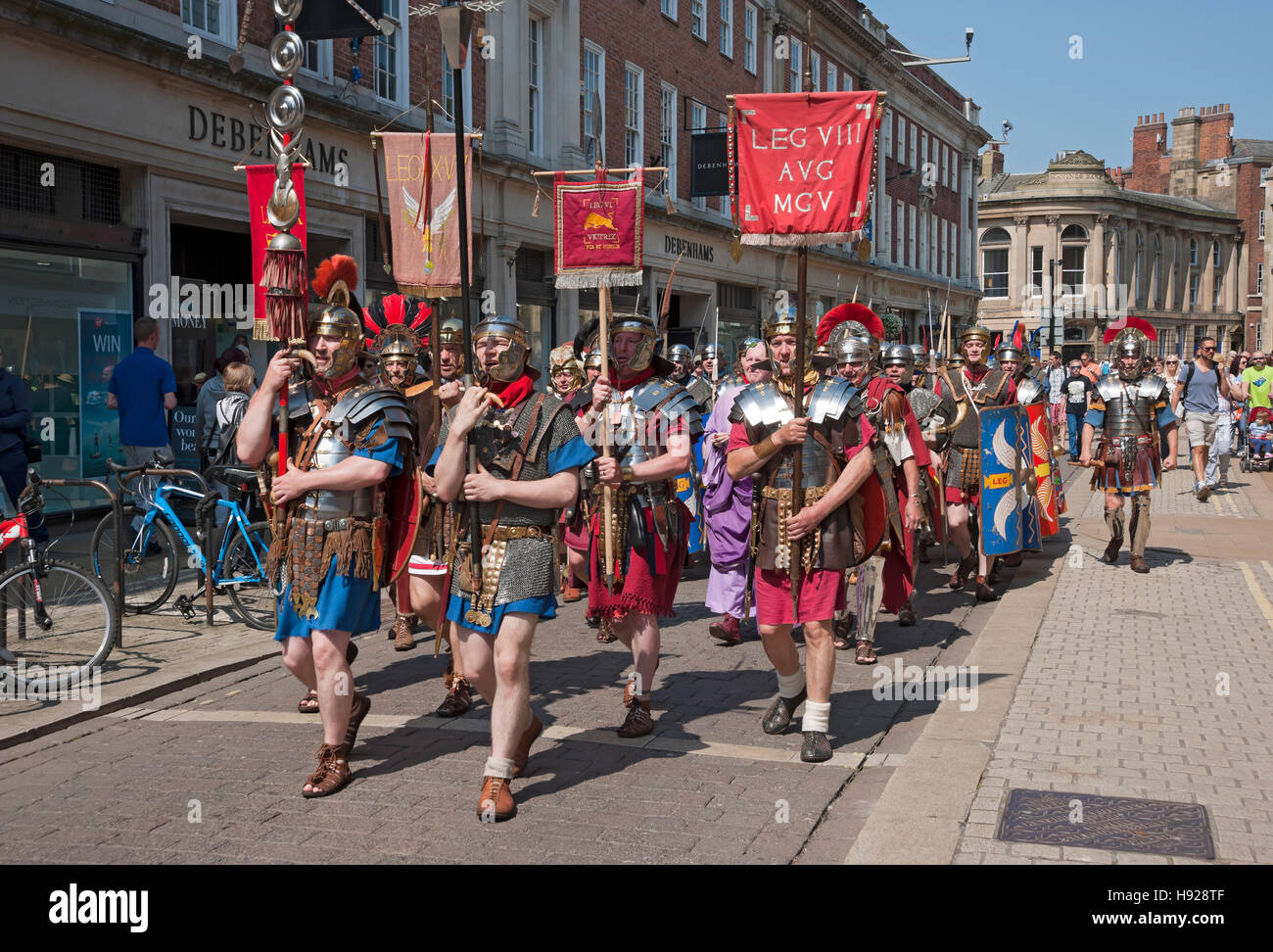 Soldiers walking through town hi-res stock photography and images - Alamy