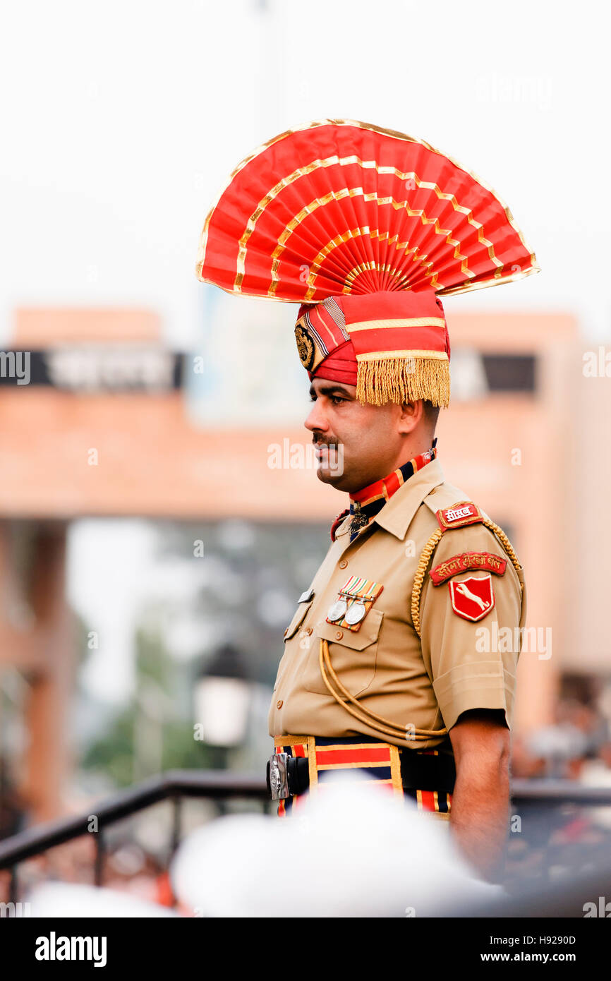 India Pakistan border changing of the guards ceremony Stock Photo - Alamy