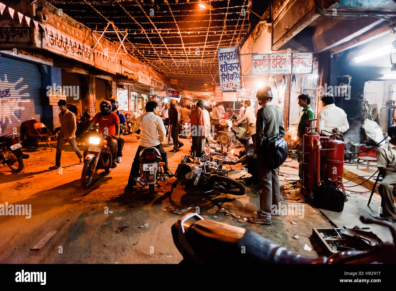 Mechanics repair hi-res stock photography and images - Alamy