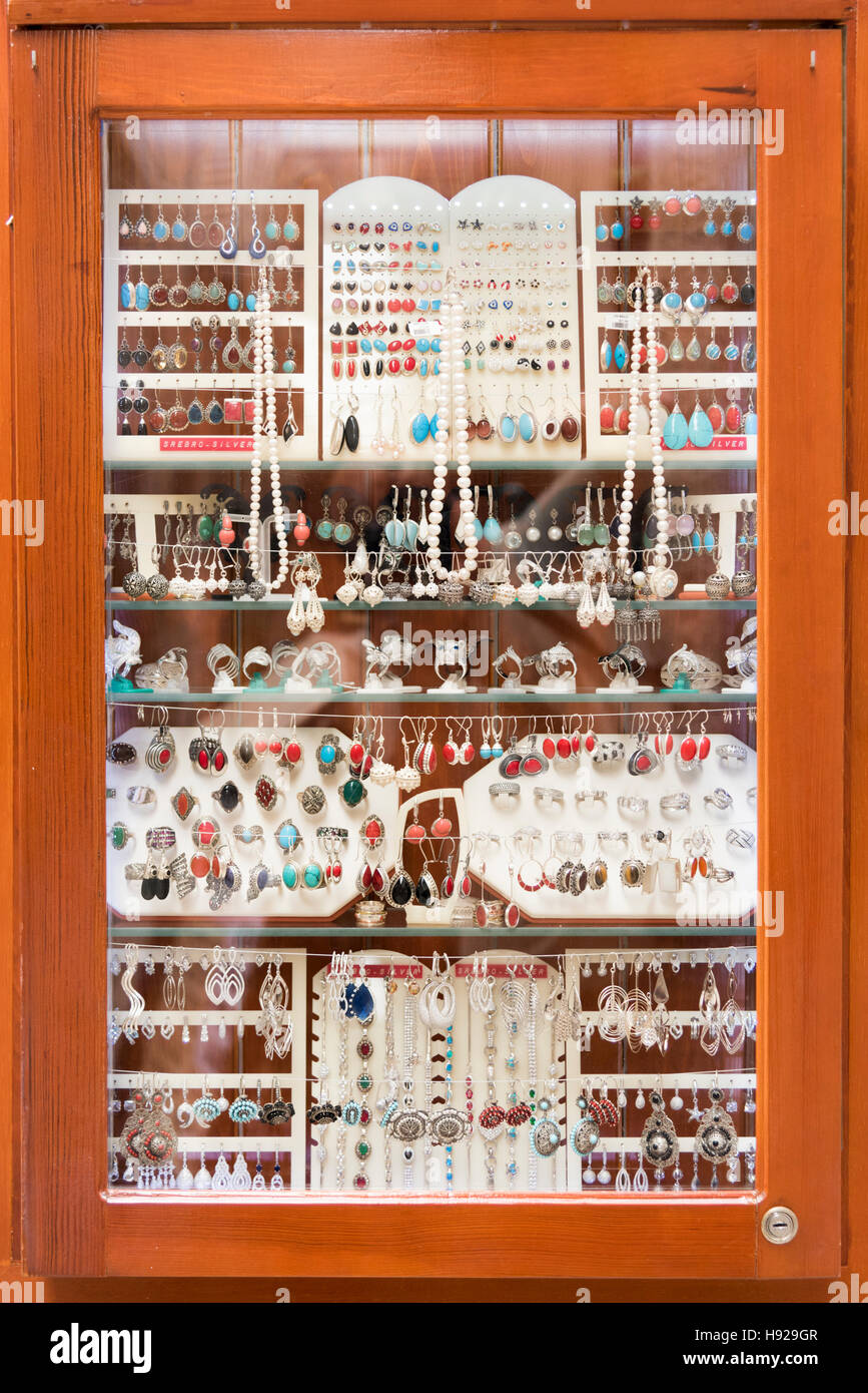 Jewellery shop window hi-res stock photography and images - Alamy