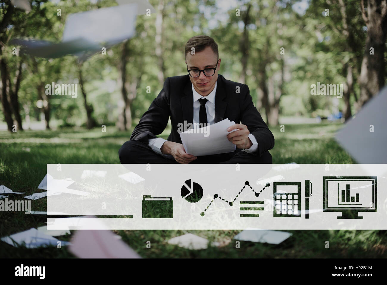 Business Icons Progress Report Concept Stock Photo - Alamy