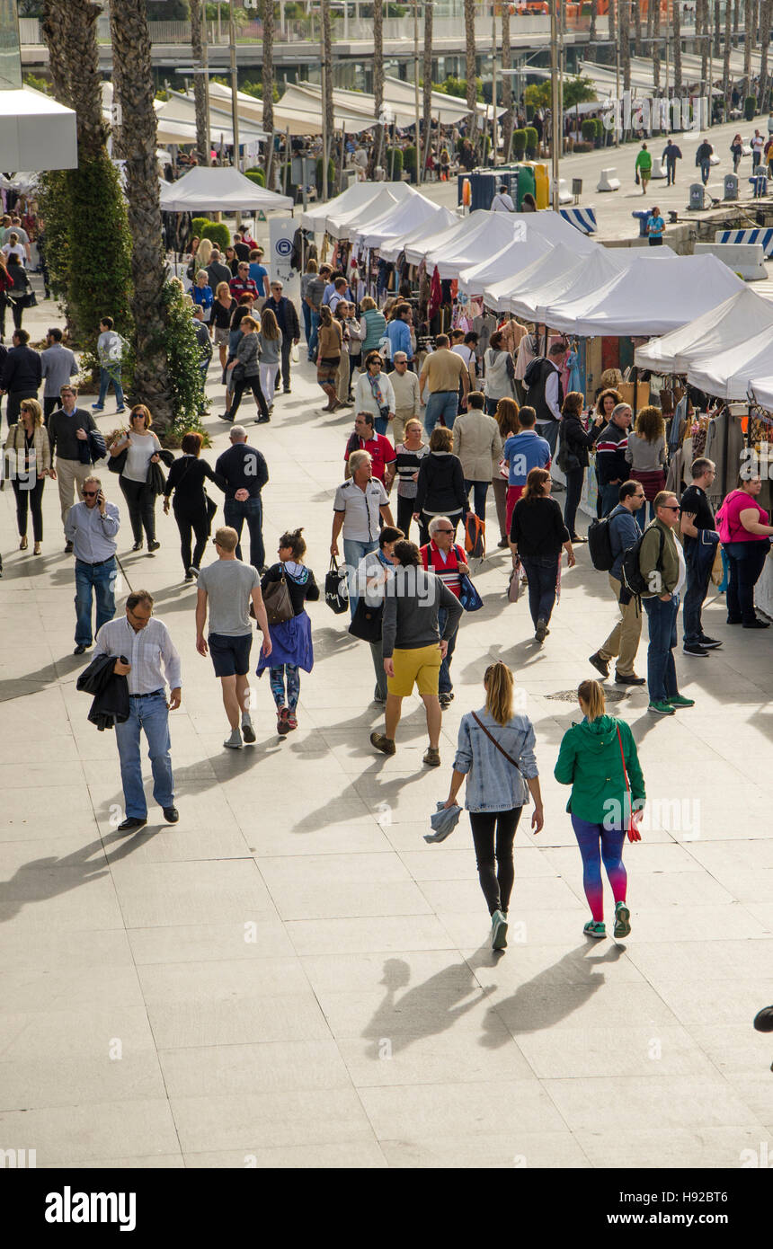 Overhead crowd hi-res stock photography and images - Alamy