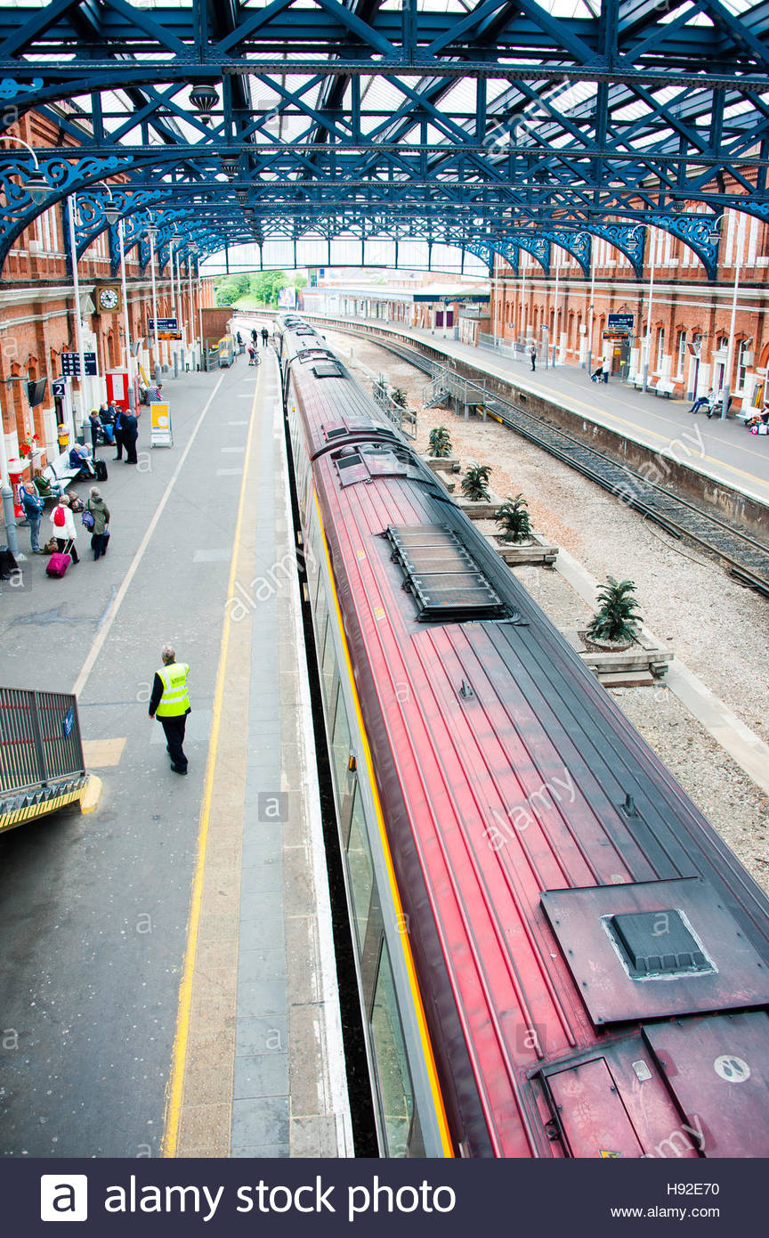 Bournemouth Railway Station Platform Stock Photos & Bournemouth Railway ...