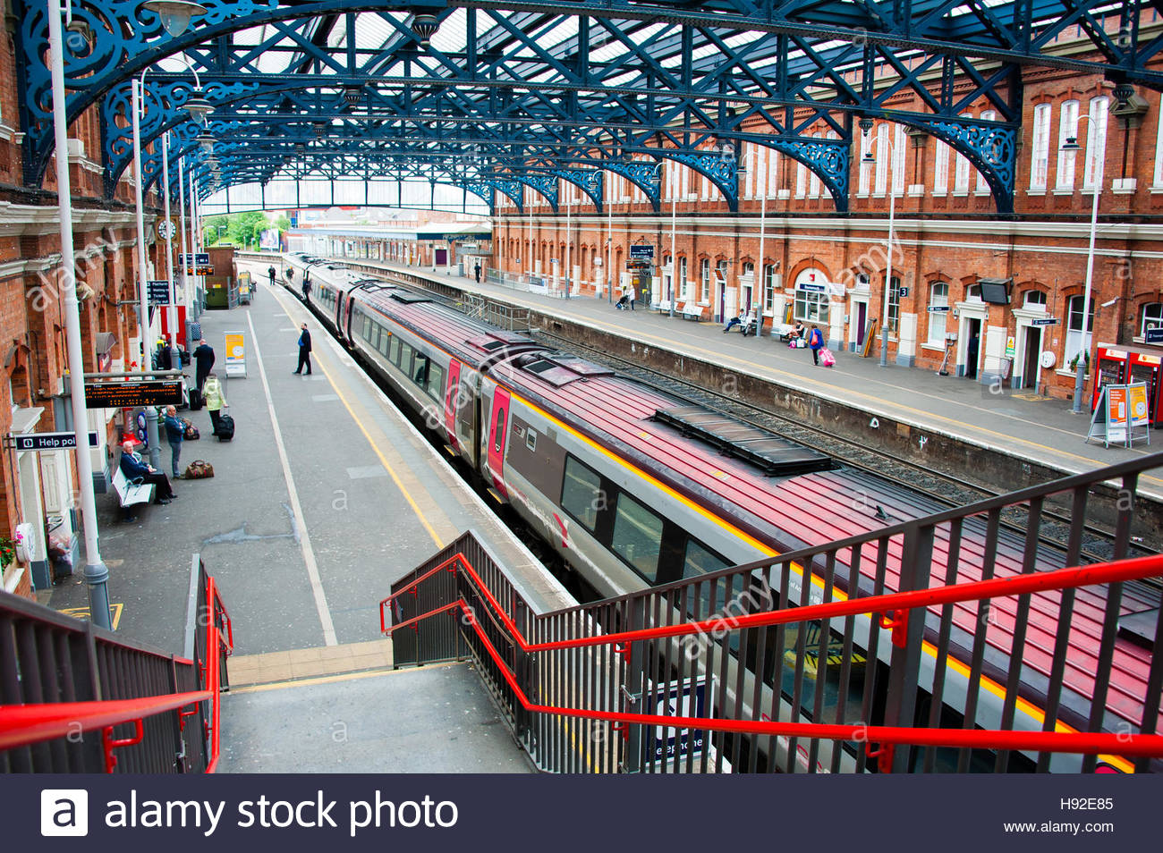 Bournemouth Railway Station Platform Stock Photos & Bournemouth Railway ...