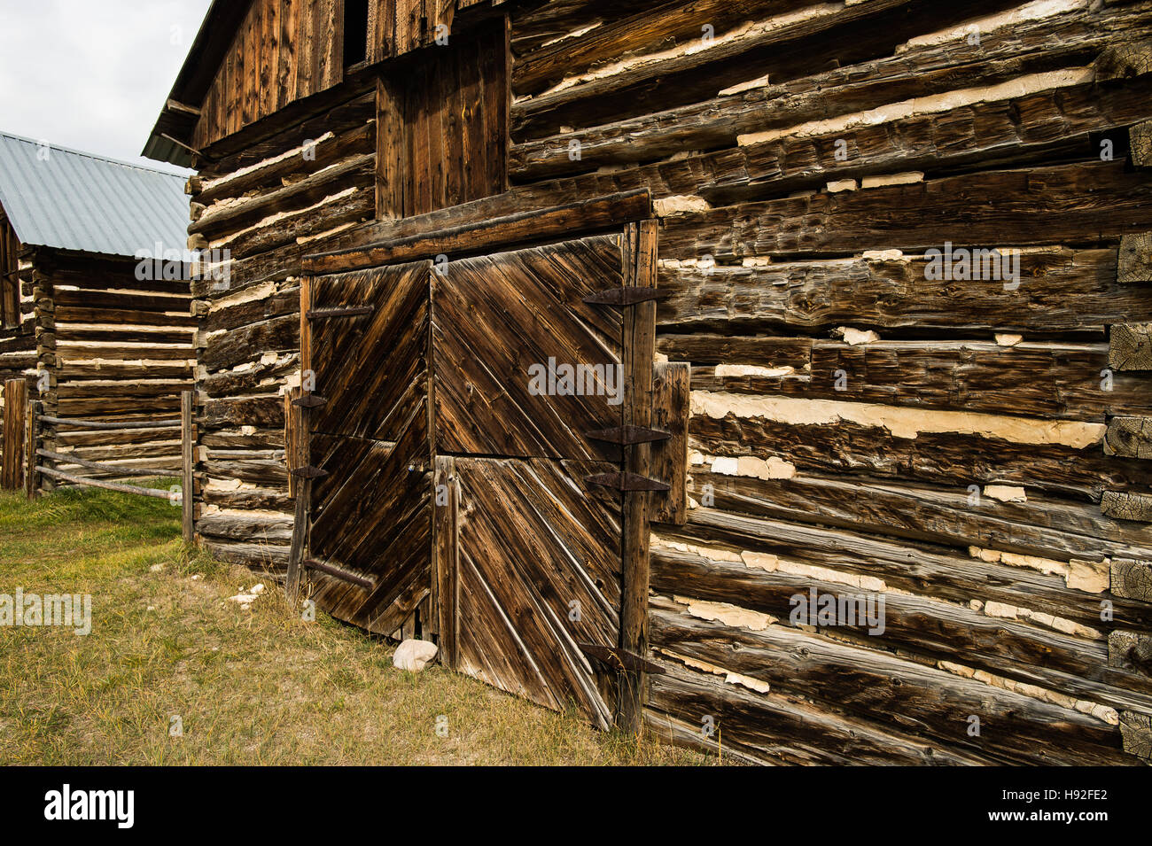 Old log cabin hi-res stock photography and images - Alamy