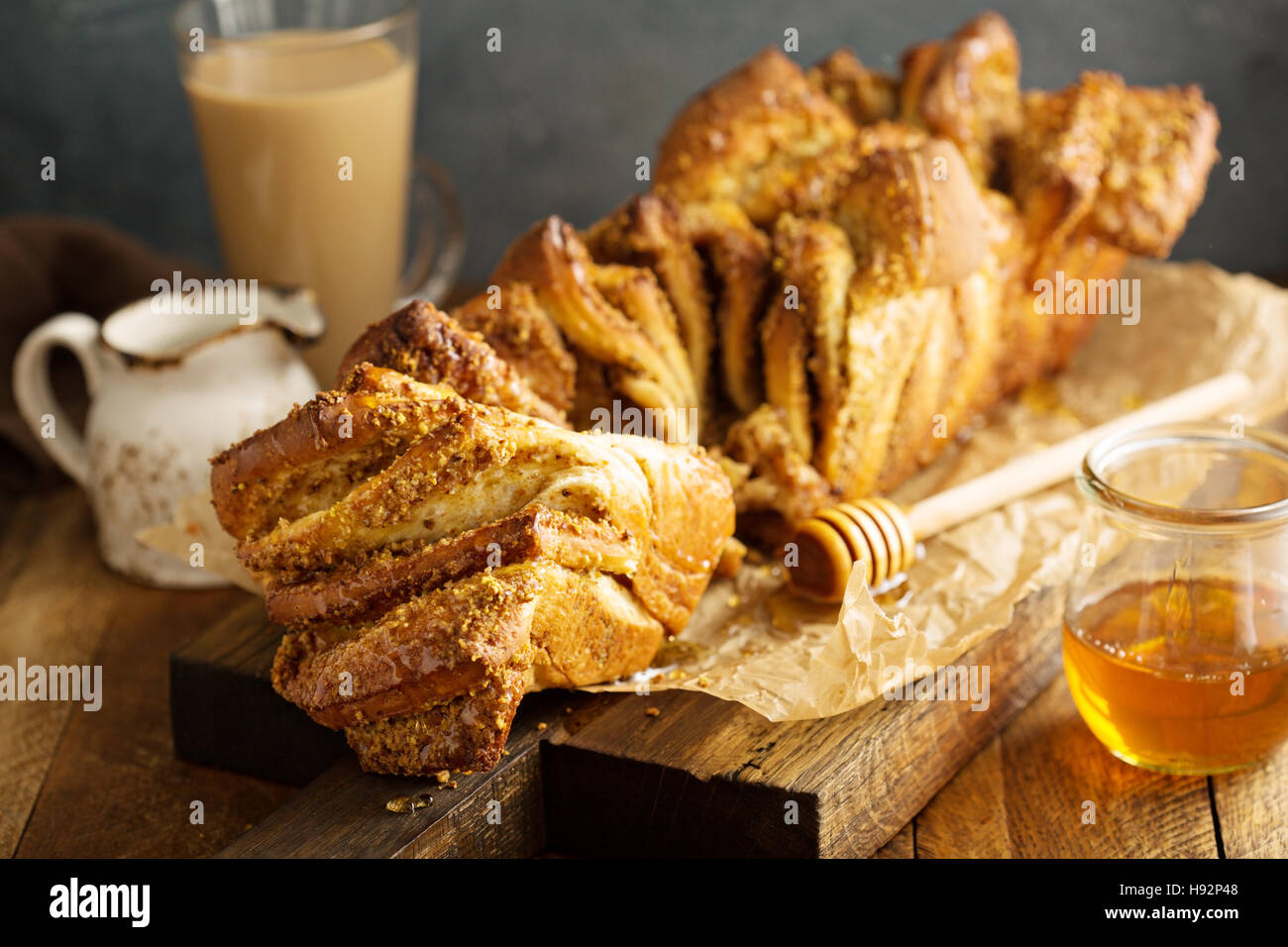 Pull apart bread hi-res stock photography and images - Alamy