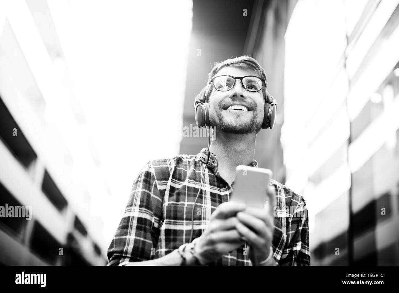 Headphones walking Black and White Stock Photos & Images - Alamy