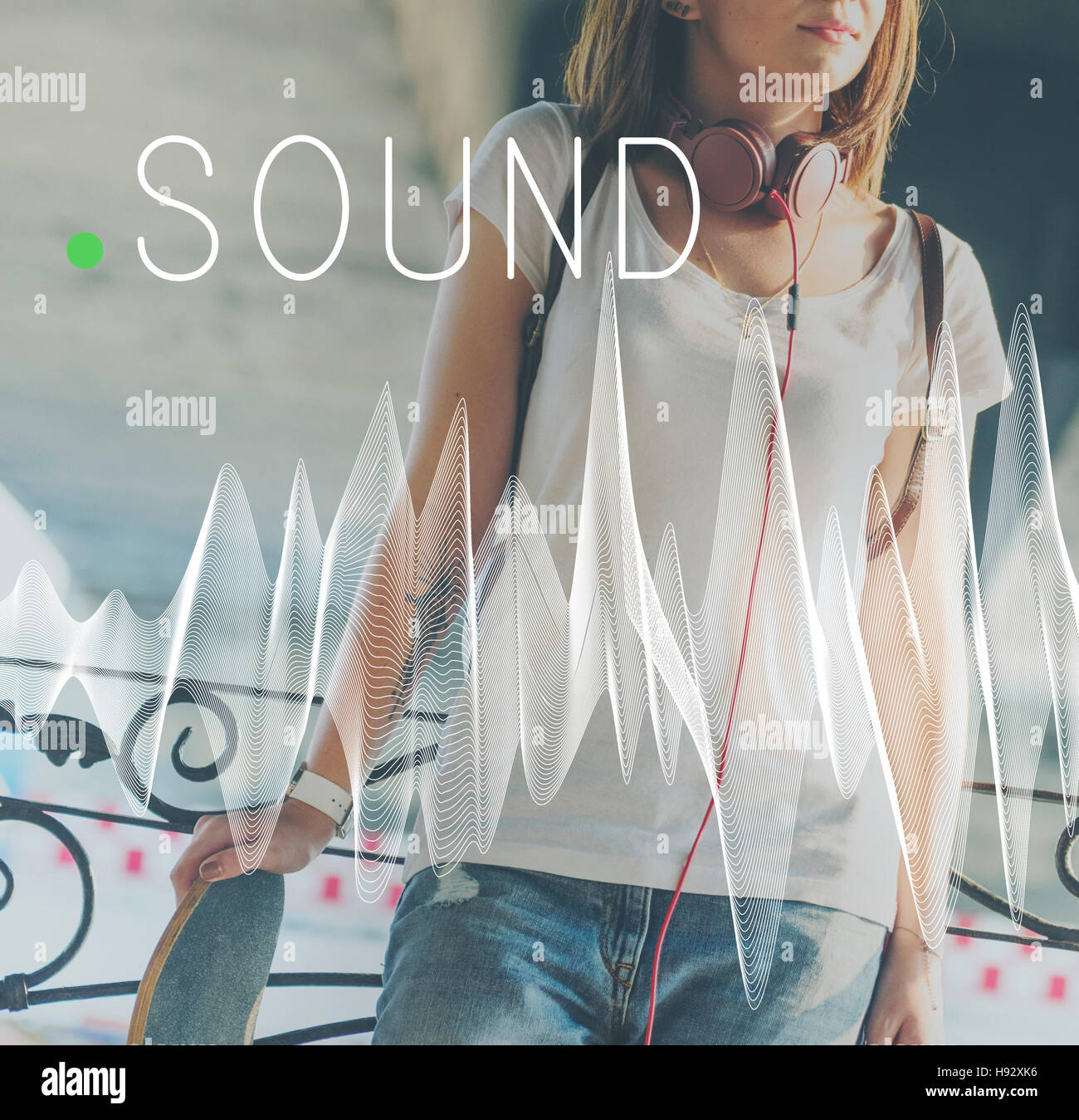 Singing sound wave hi-res stock photography and images - Alamy