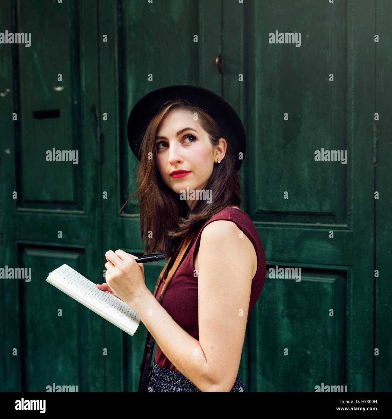 Student making notes outside hi-res stock photography and images - Alamy