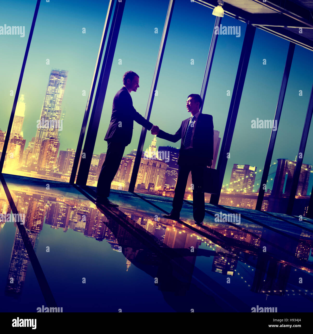 Hand shake business silhouette hi-res stock photography and images - Alamy