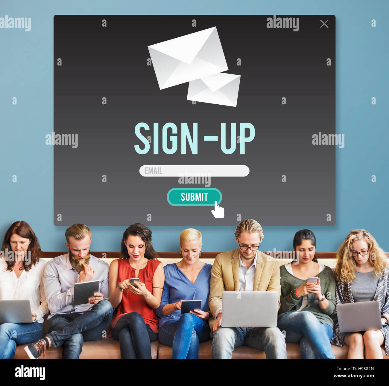 Enroll here sign hi-res stock photography and images - Alamy