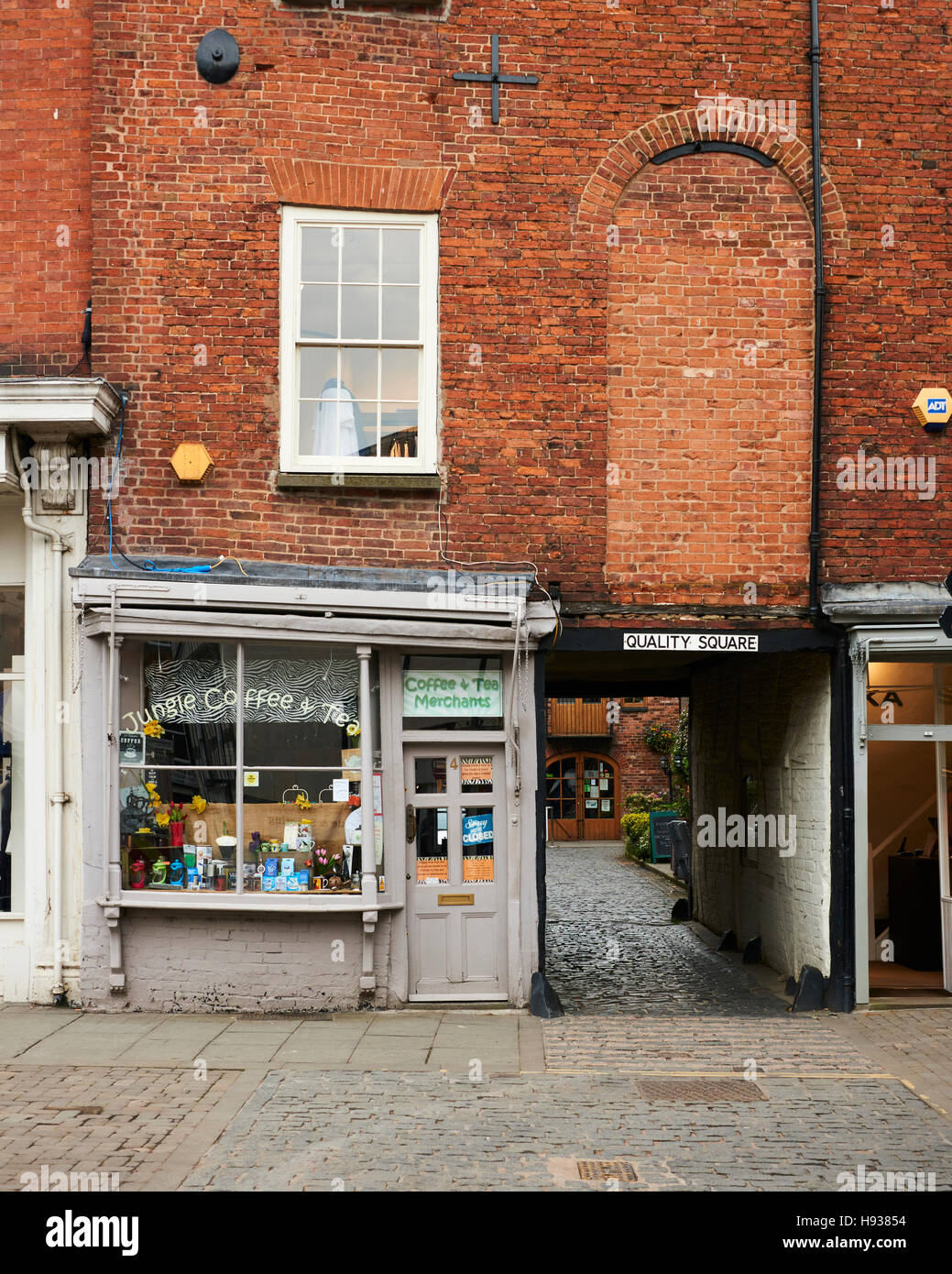 Quality road sign hi-res stock photography and images - Alamy