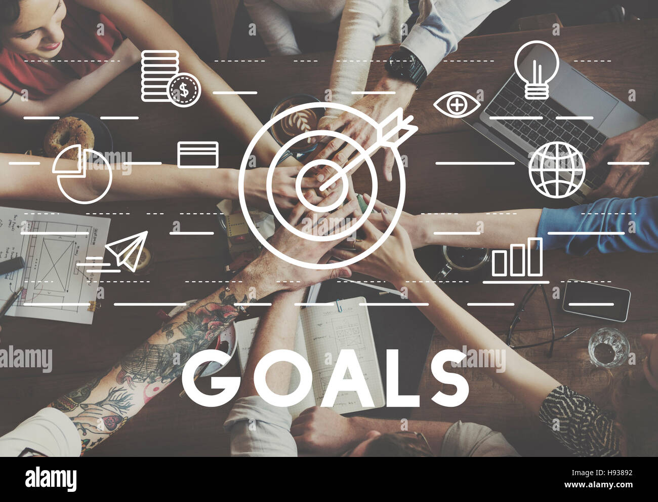 Bulls eye goal mission icon hi-res stock photography and images - Alamy