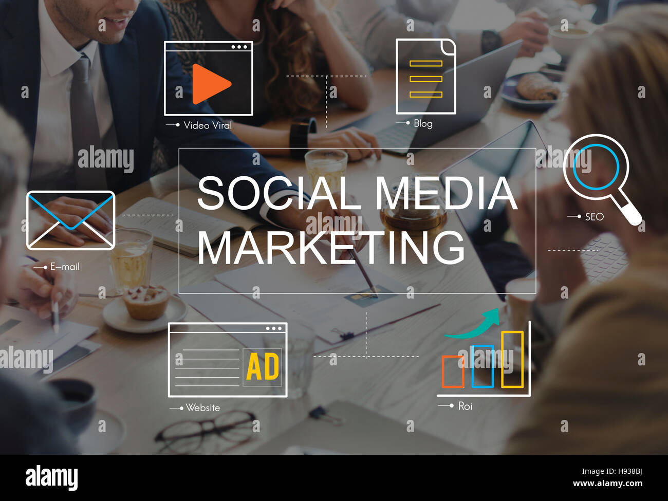 Social Media Advertisement Connection Concept Stock Photo - Alamy