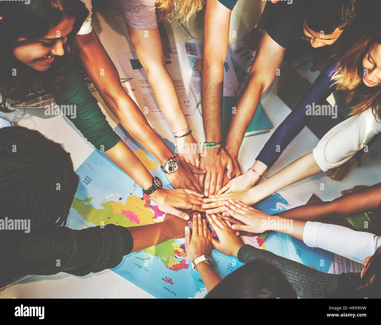 College community group hi-res stock photography and images - Alamy