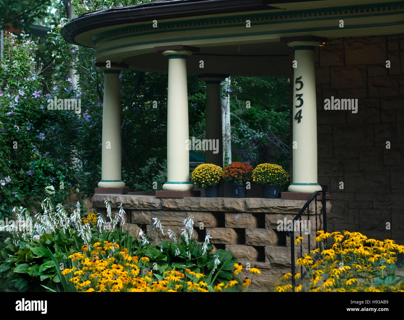 Wrap around porch hi-res stock photography and images - Alamy