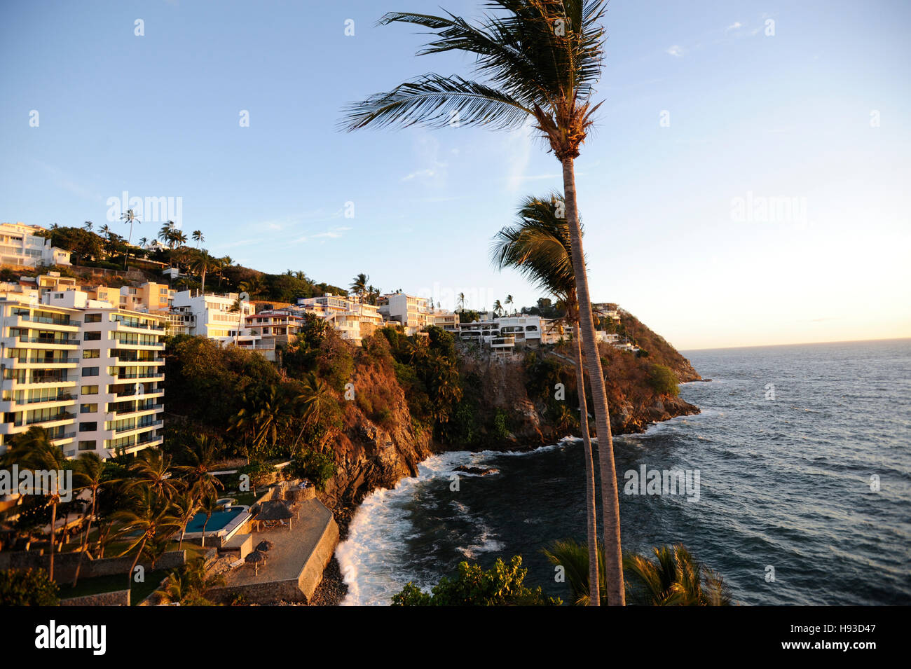 Coastal homes and apartments on cliffs above Pacific Ocean in Acapulco ...