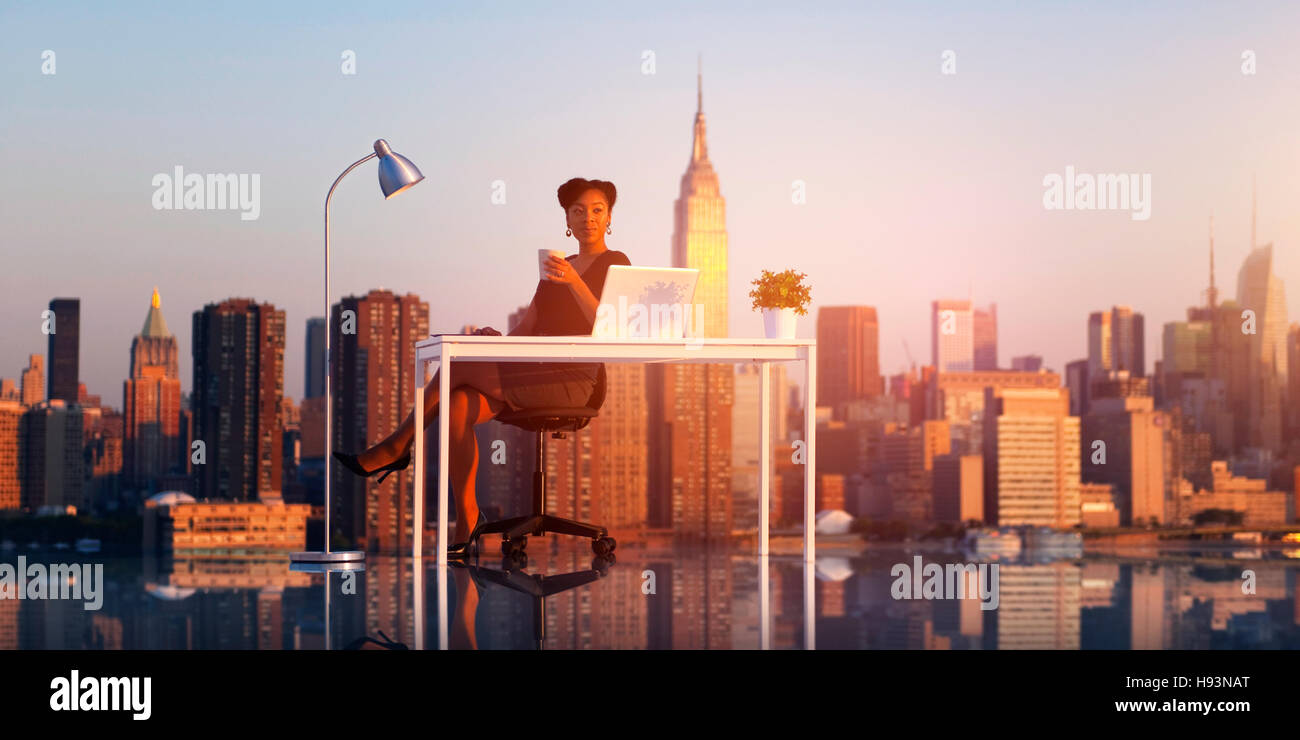 Working in office new york hi-res stock photography and images - Alamy