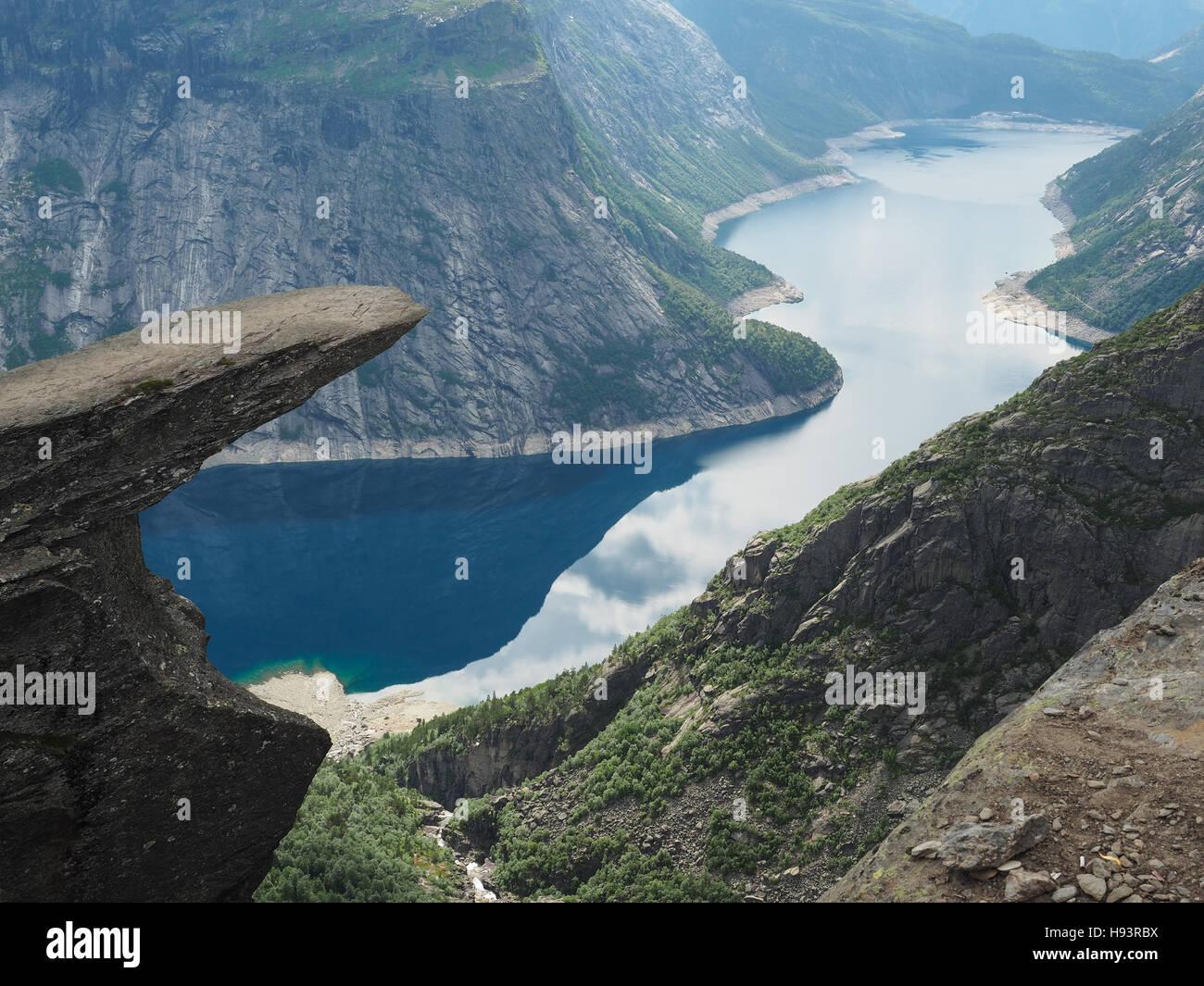Trolltunga, Troll's tongue rock above lake Ringedalsvatnet, Norway ...