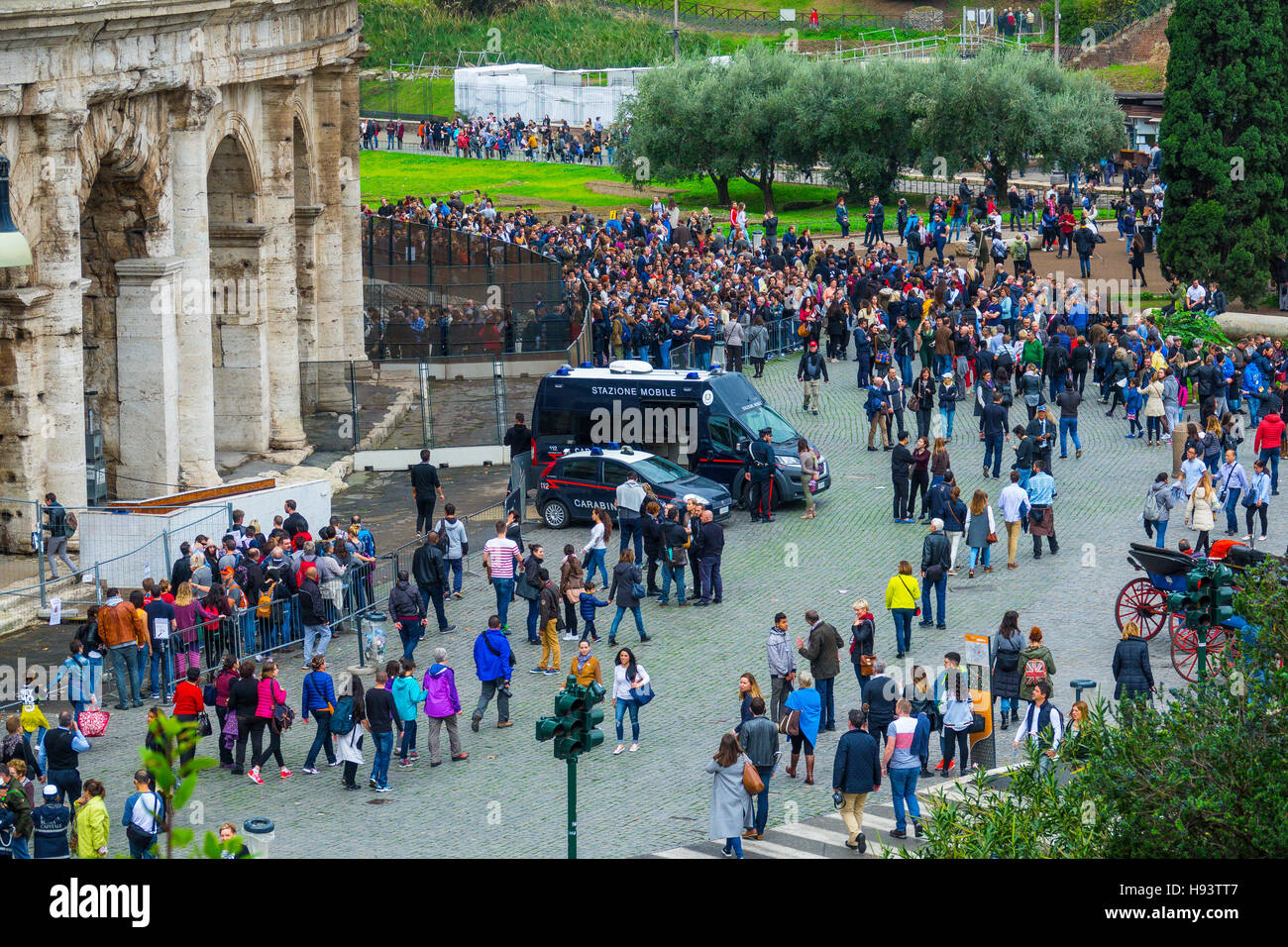 Crowd of toursits waiting for entrance to the world famous Colosseum in ...