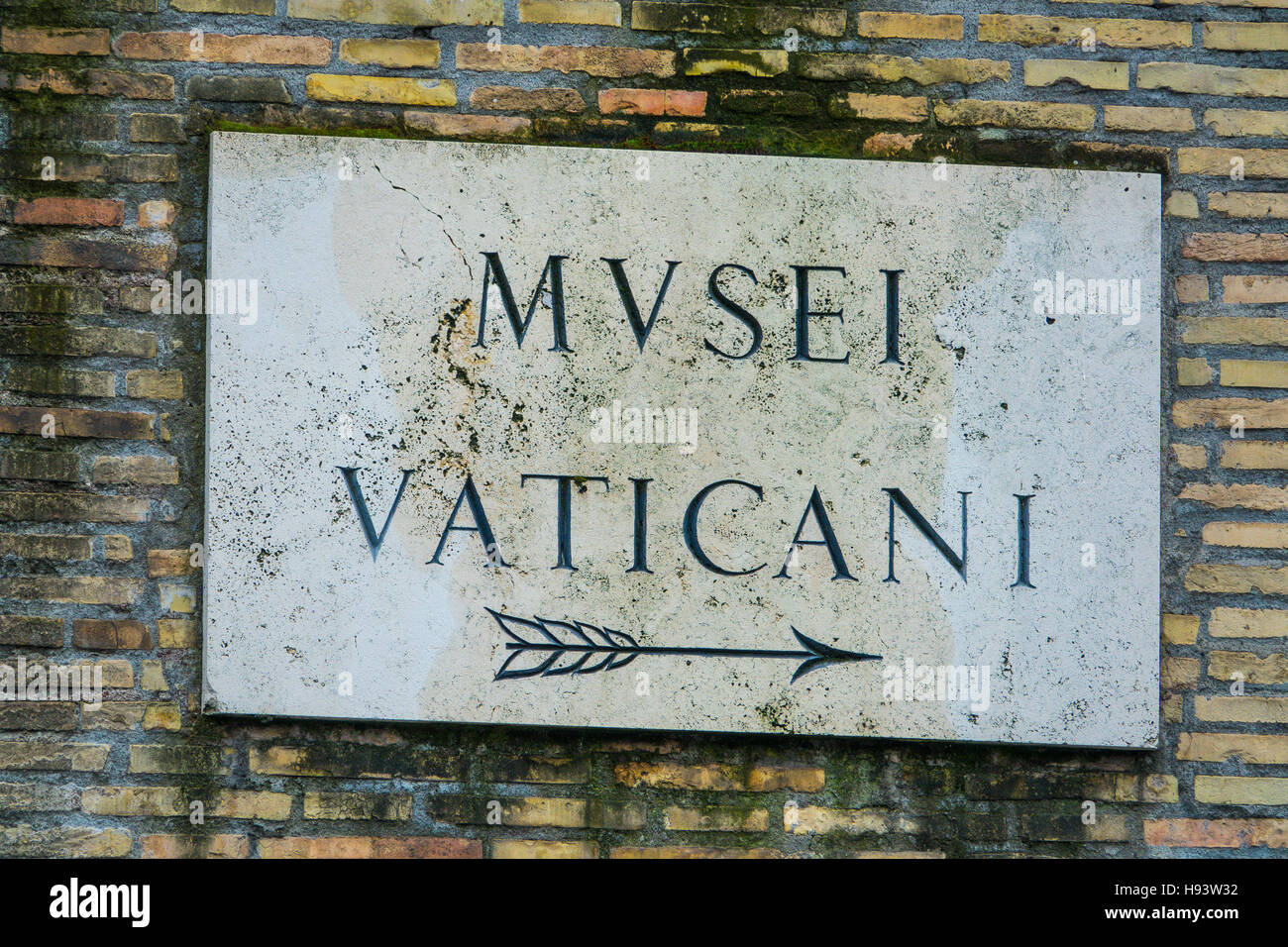 Direction signs to the Vatican museums Stock Photo - Alamy