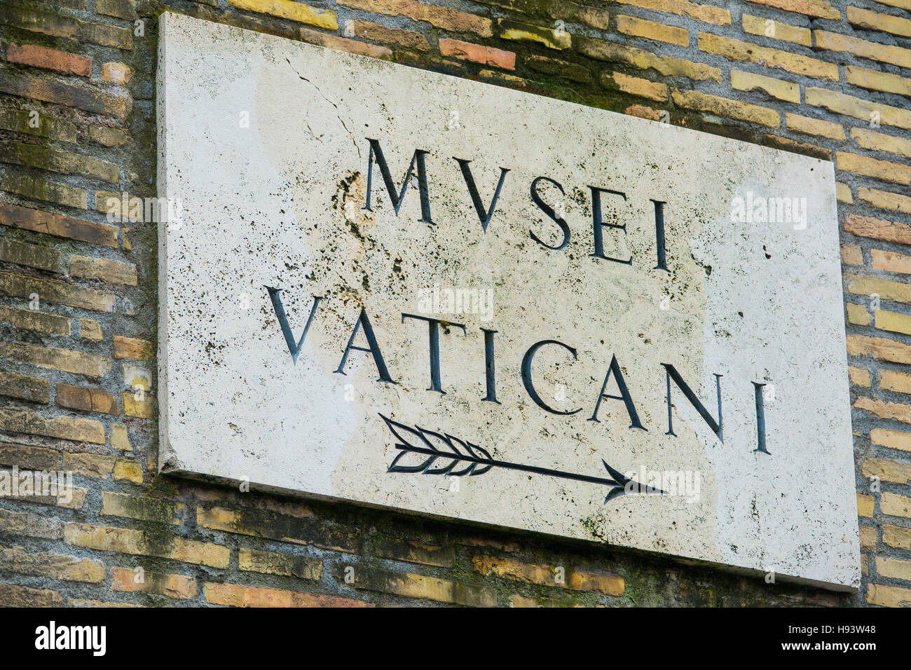 Direction signs to the Vatican museums Stock Photo - Alamy