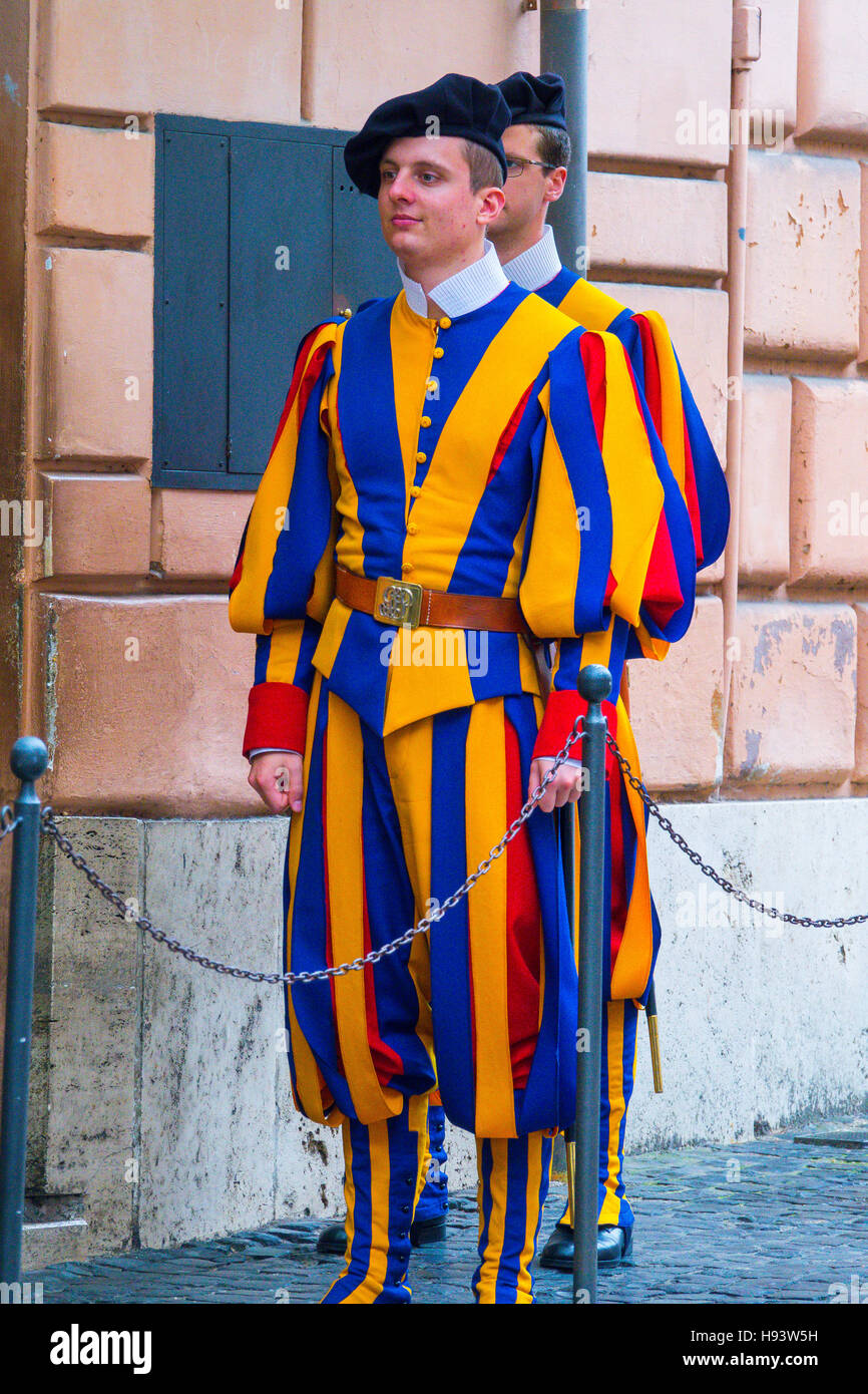 Famous Swiss Guard at Vatican City - The Swiss Guards in Rome Stock ...