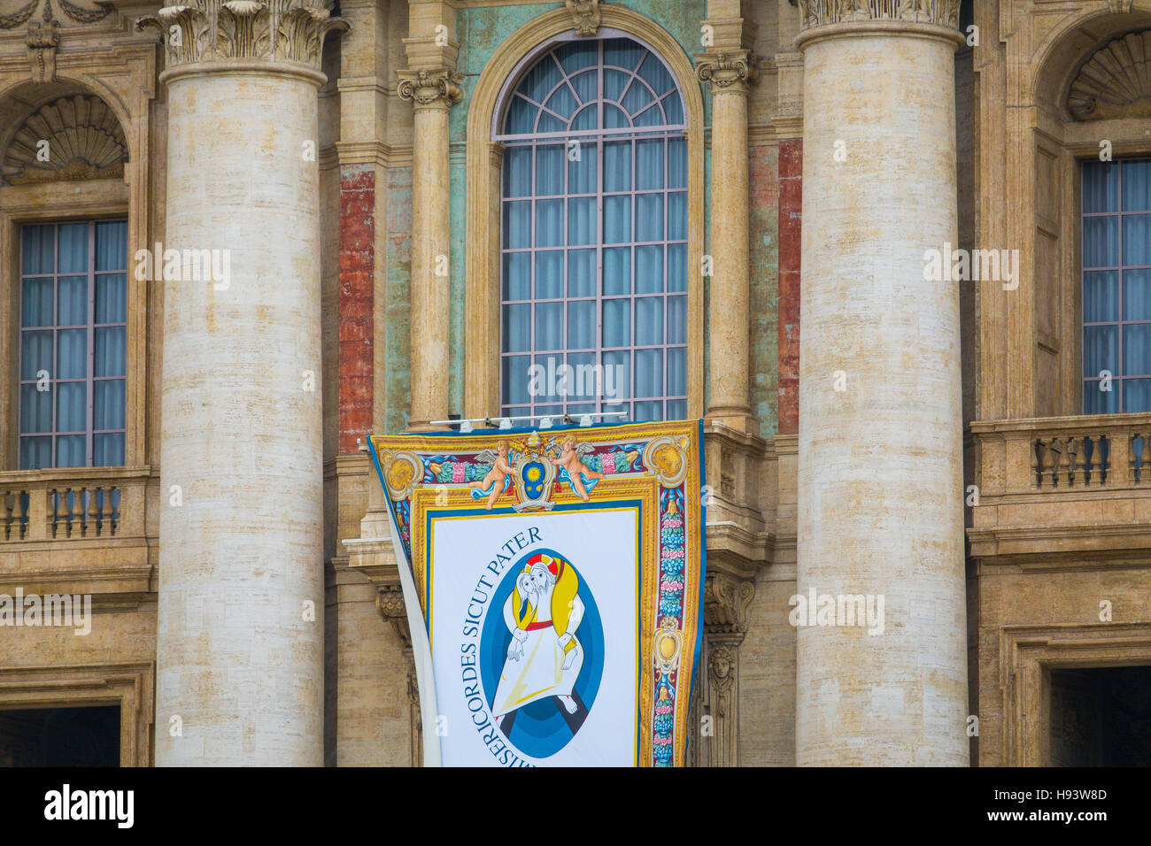 The famous balcony of the Pope at St Peters Basilica in Rome - The ...