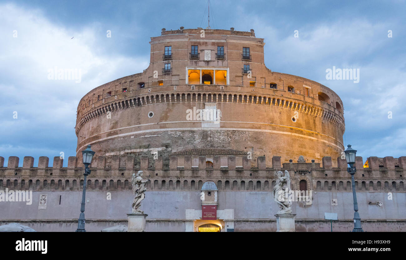 Angels Castle illuminated in the evening - Castel Sant Angelo in Rome ...