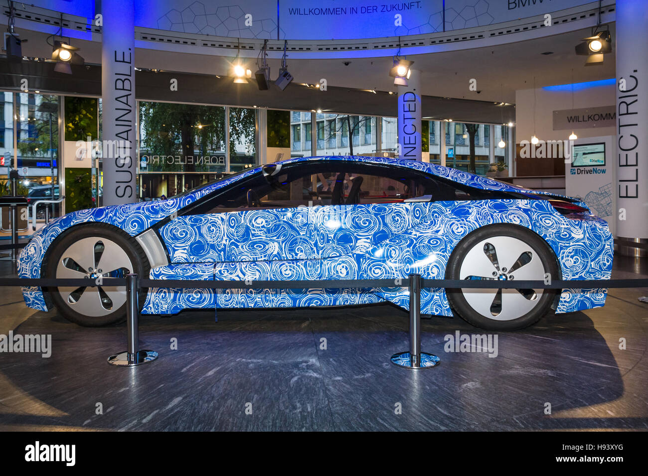 Showroom. The BMW i8 Prototype Stock Photo - Alamy