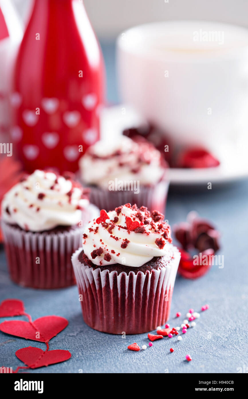 Red velvet cupcakes for Valentines Day Stock Photo - Alamy
