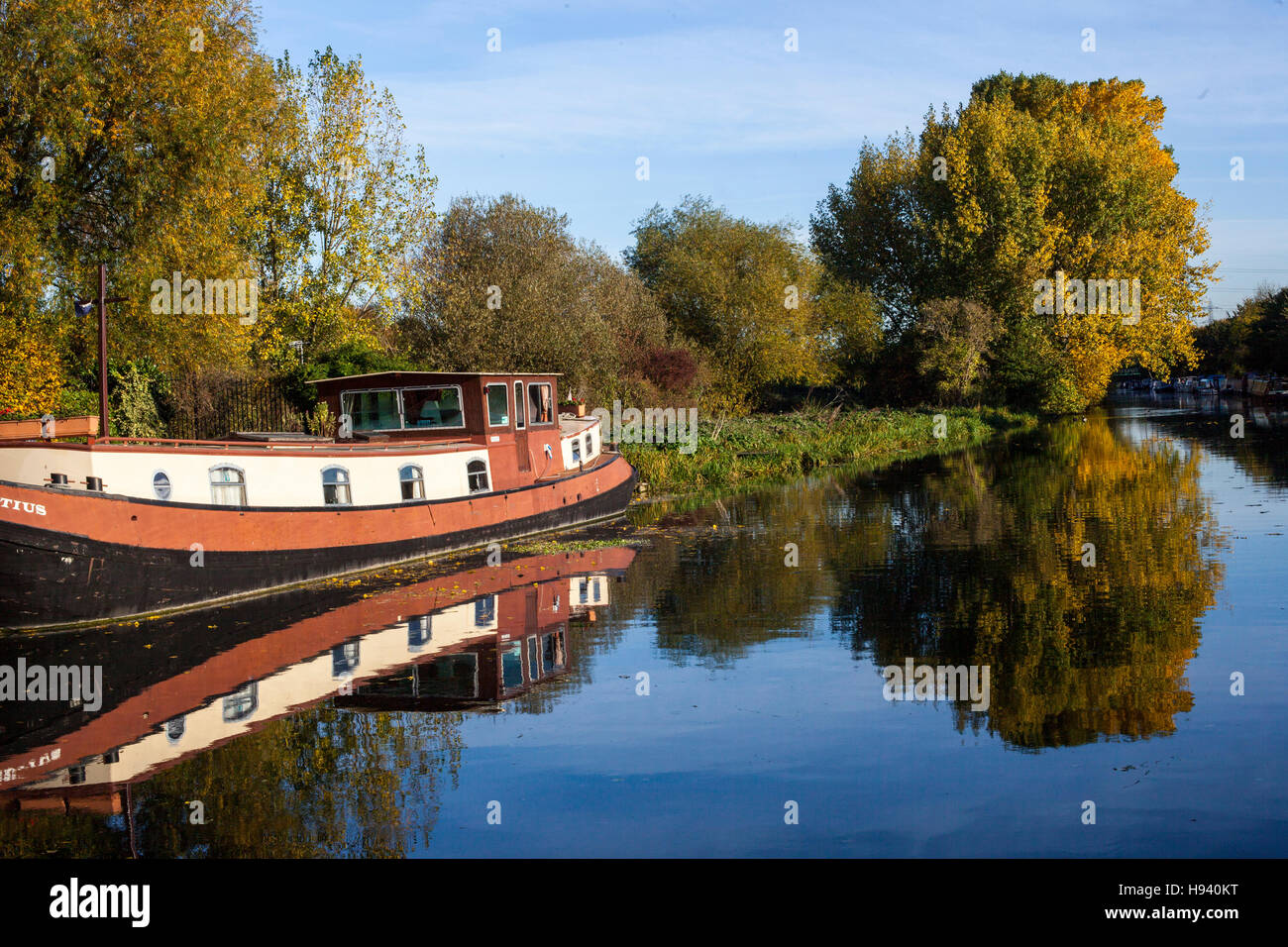Narrowboat canal boat river barge hi-res stock photography and images ...