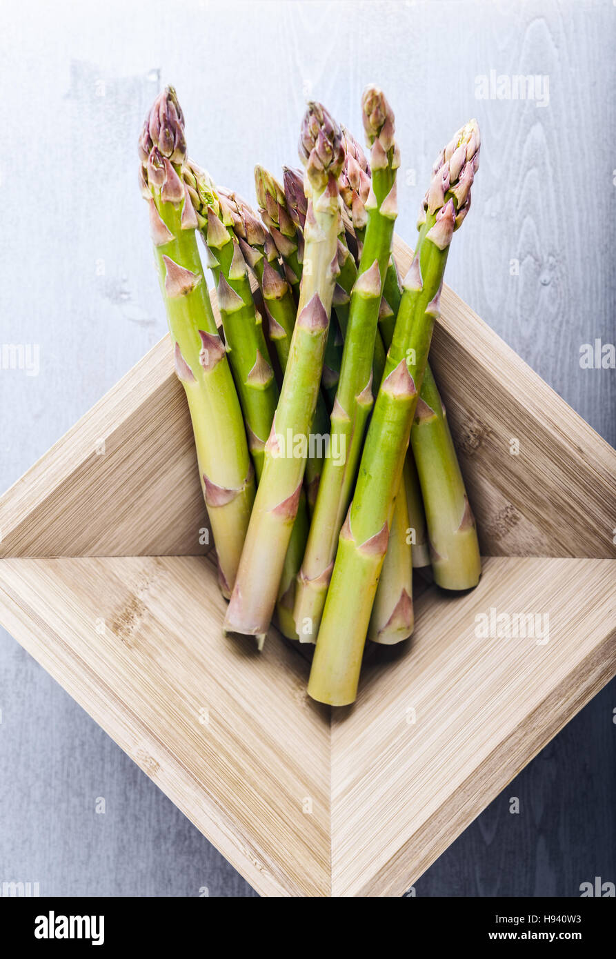 Asparagus in wooden box hi-res stock photography and images - Alamy