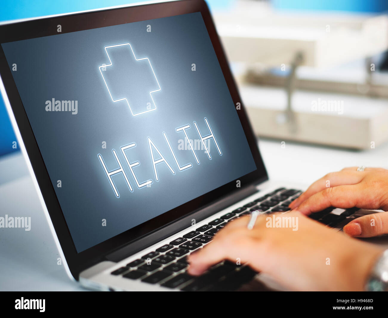 Emergency cross symbol hi-res stock photography and images - Alamy