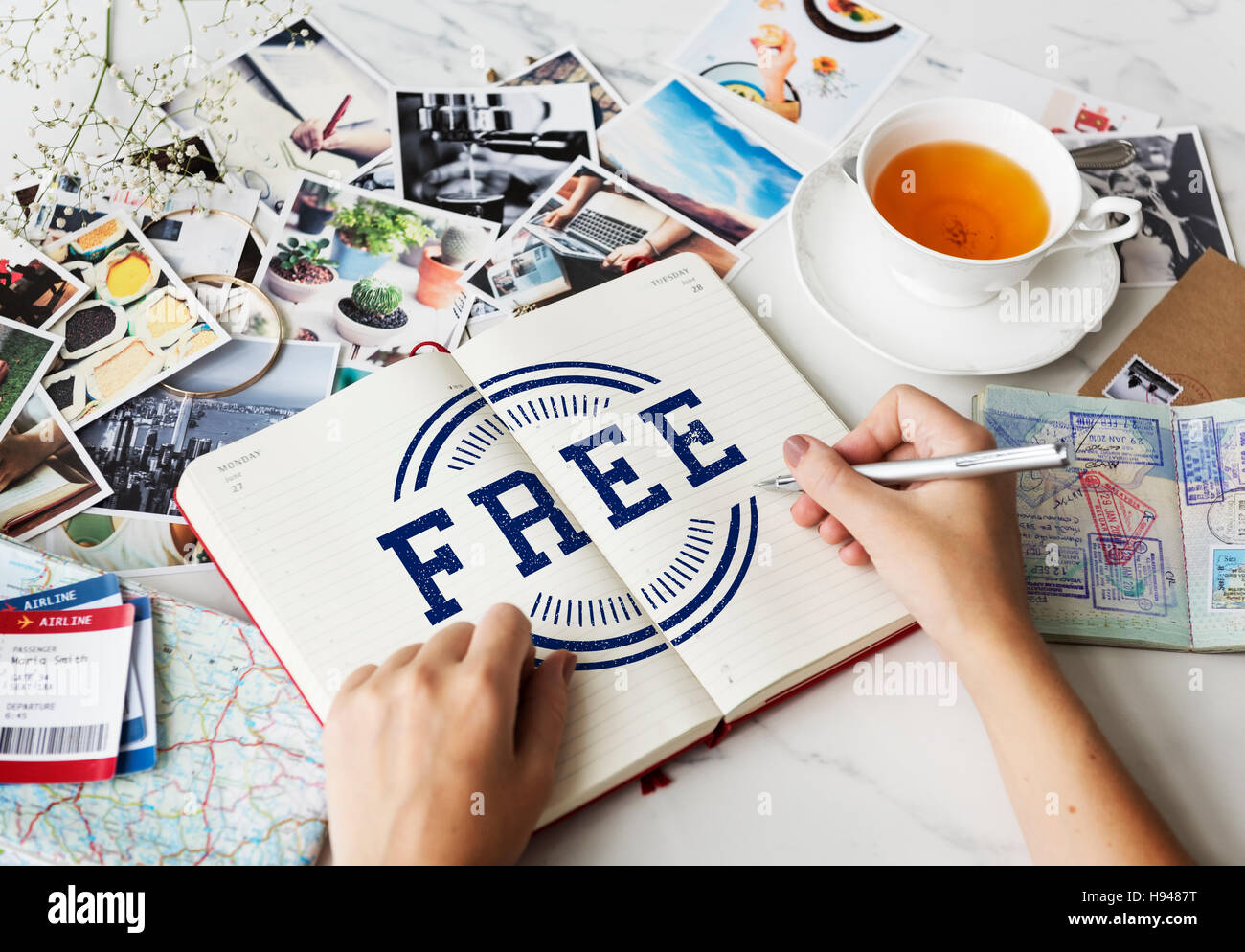 Advertisement free hi-res stock photography and images - Alamy